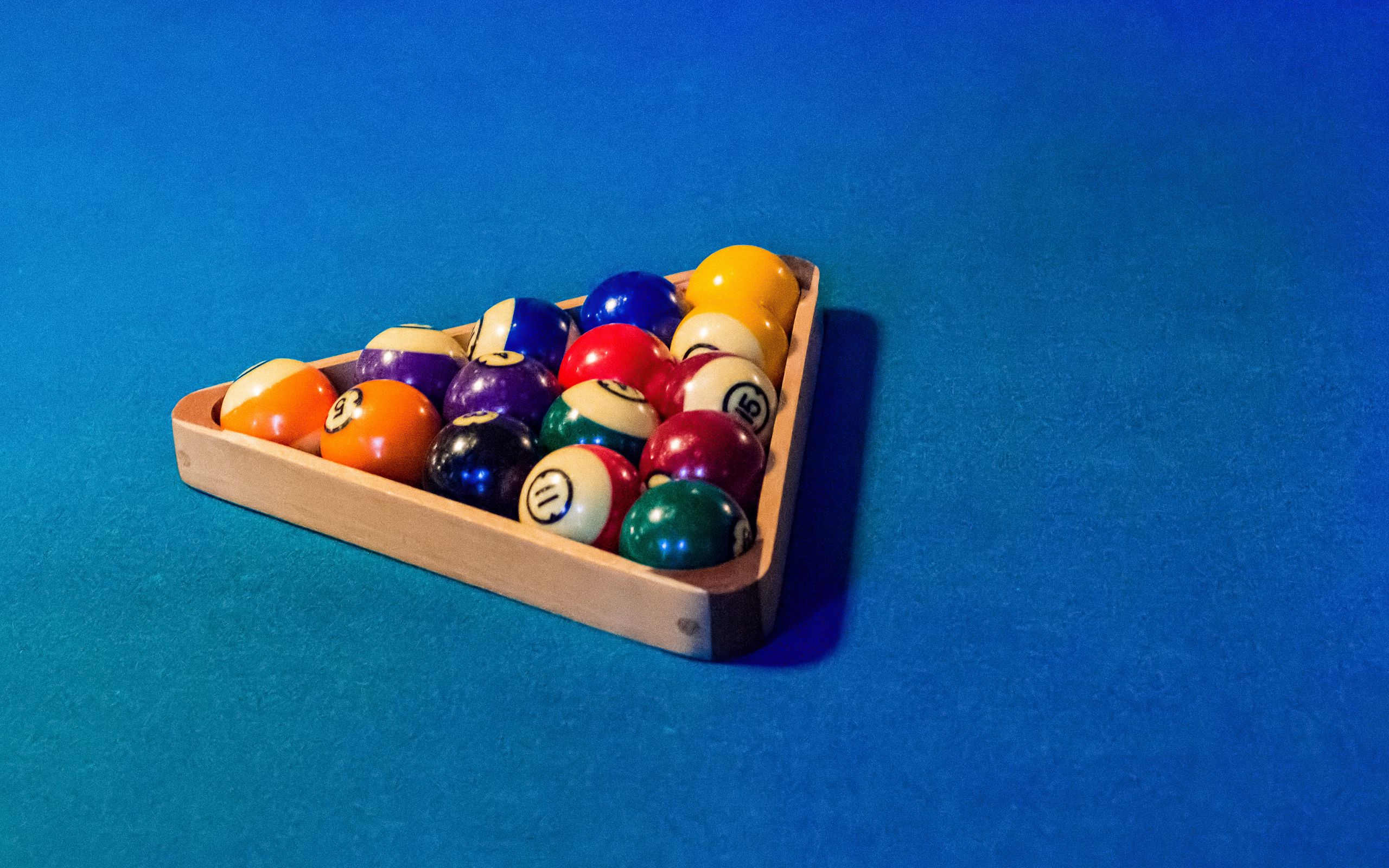Download wallpaper 2560x1600 billiards, balls, triangle, broadcloth ...