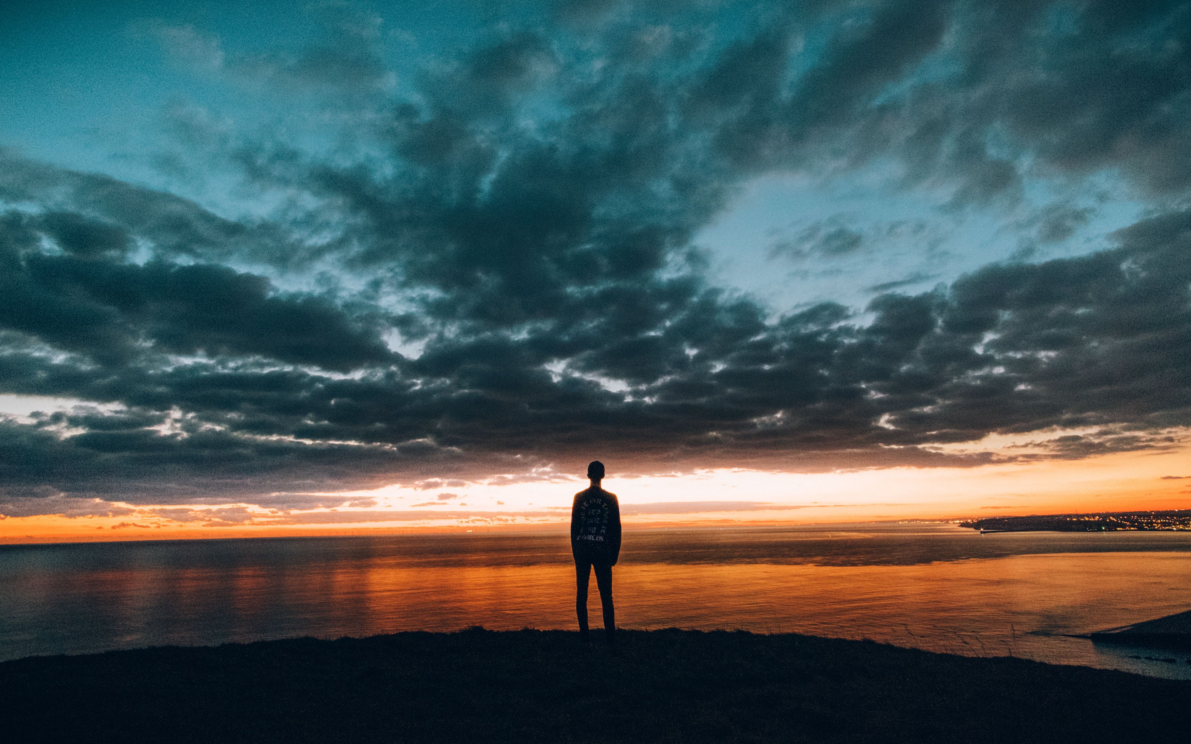 Download wallpaper 3840x2400 boy, sunset, horizon, sea 4k ultra hd 16: ...