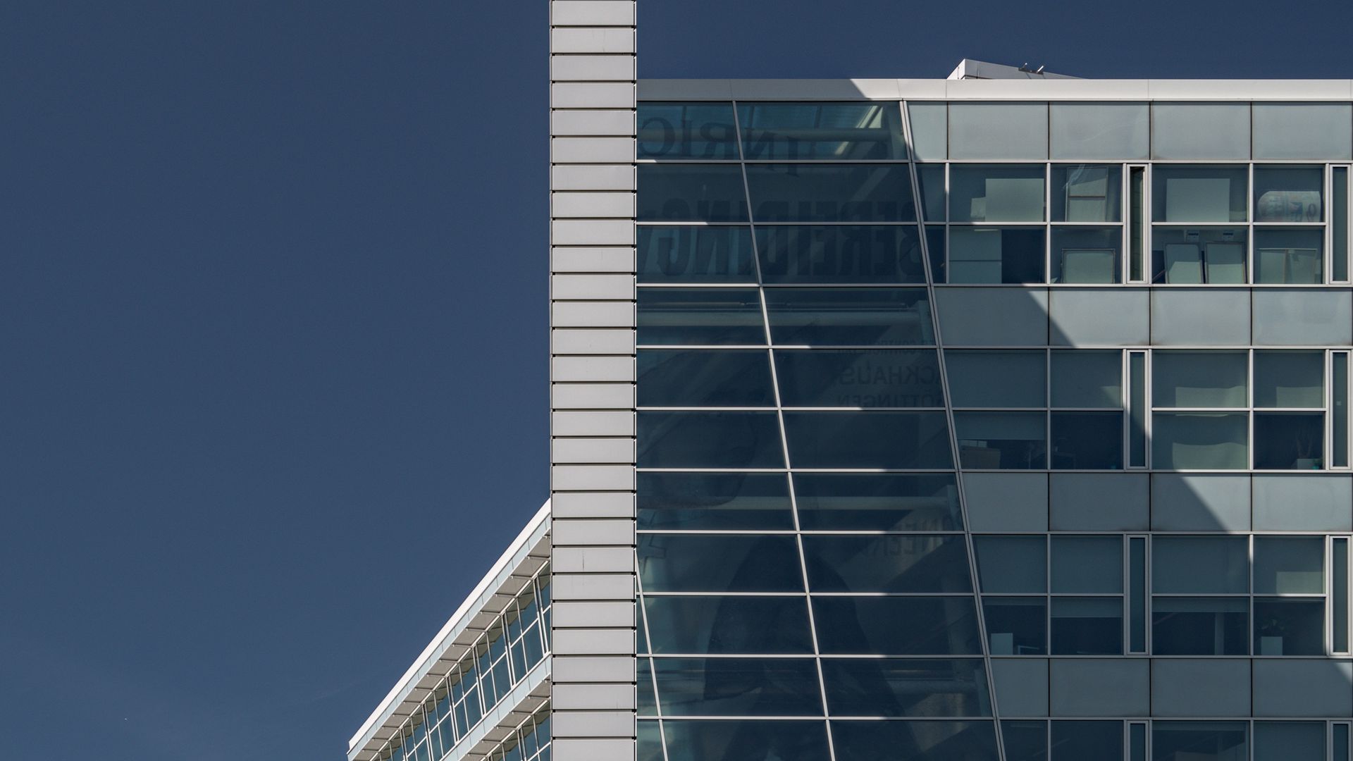 Download wallpaper 1920x1080 building, facade, glass, lines full hd ...