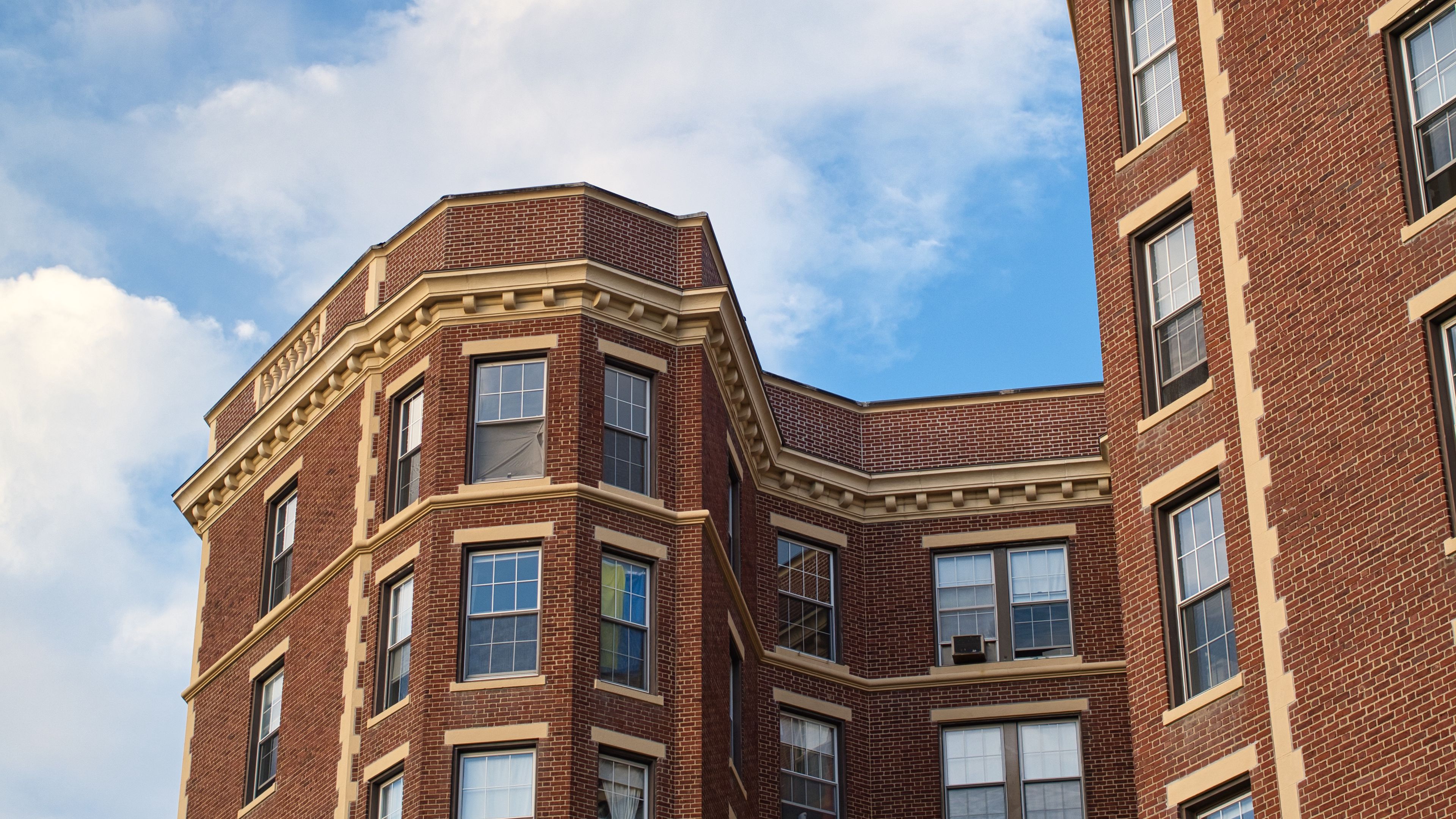 Download wallpaper 3840x2160 building, house, windows, facade, bricks ...