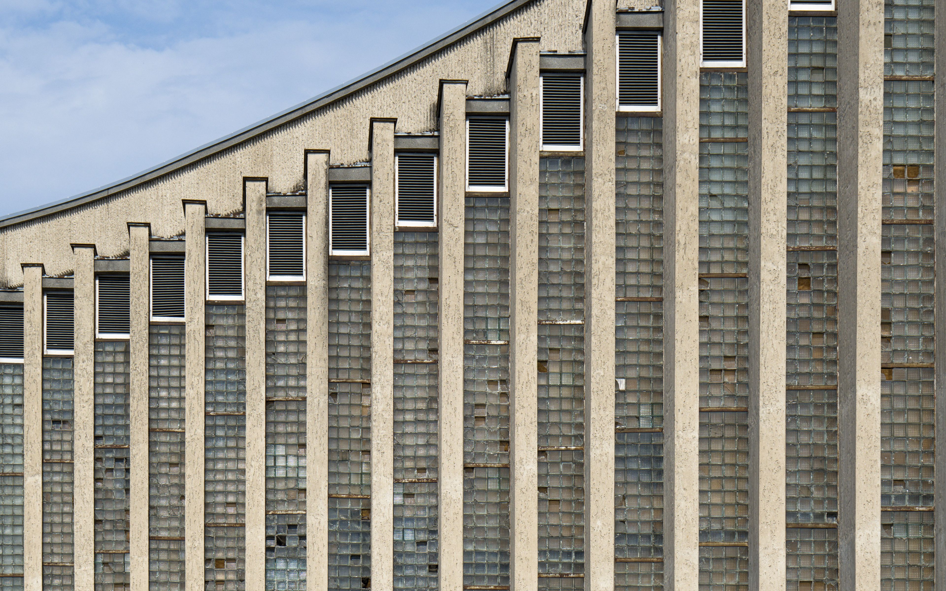Download wallpaper 3840x2400 building, windows, curve, geometry ...