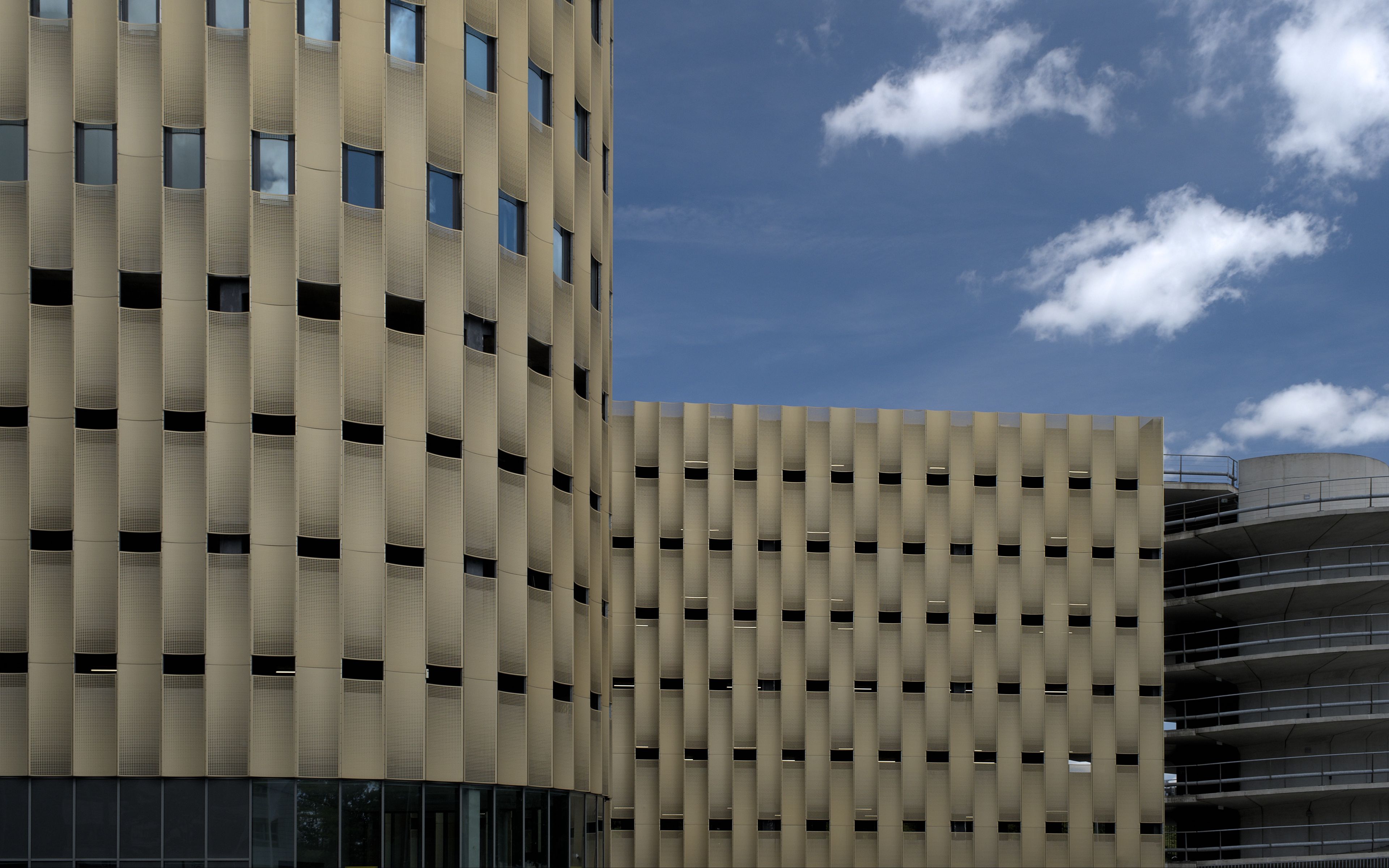 Download wallpaper 3840x2400 buildings, facade, plates, architecture 4k ...