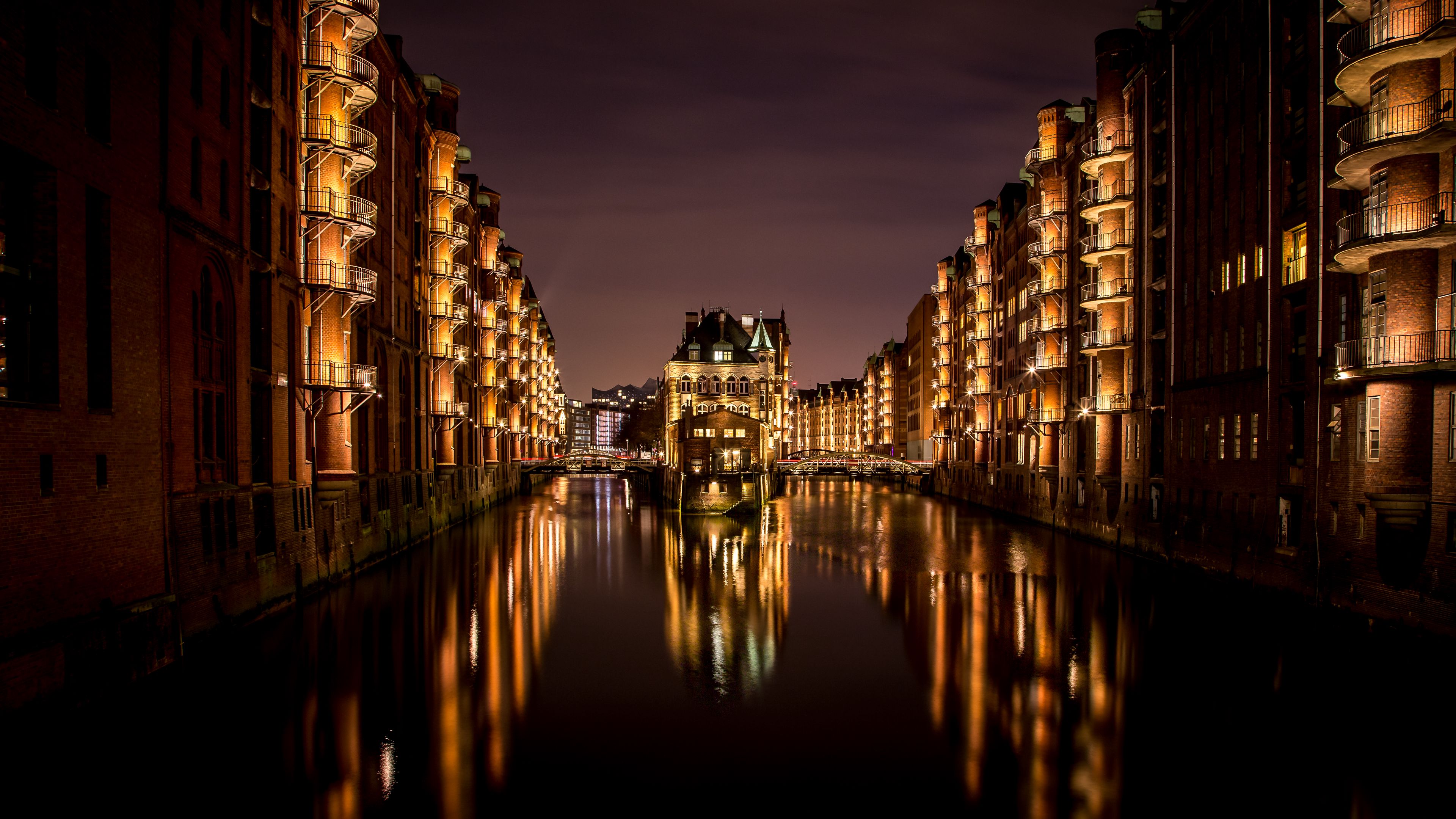 Download wallpaper 3840x2160 buildings, glow, lights, water, reflection ...