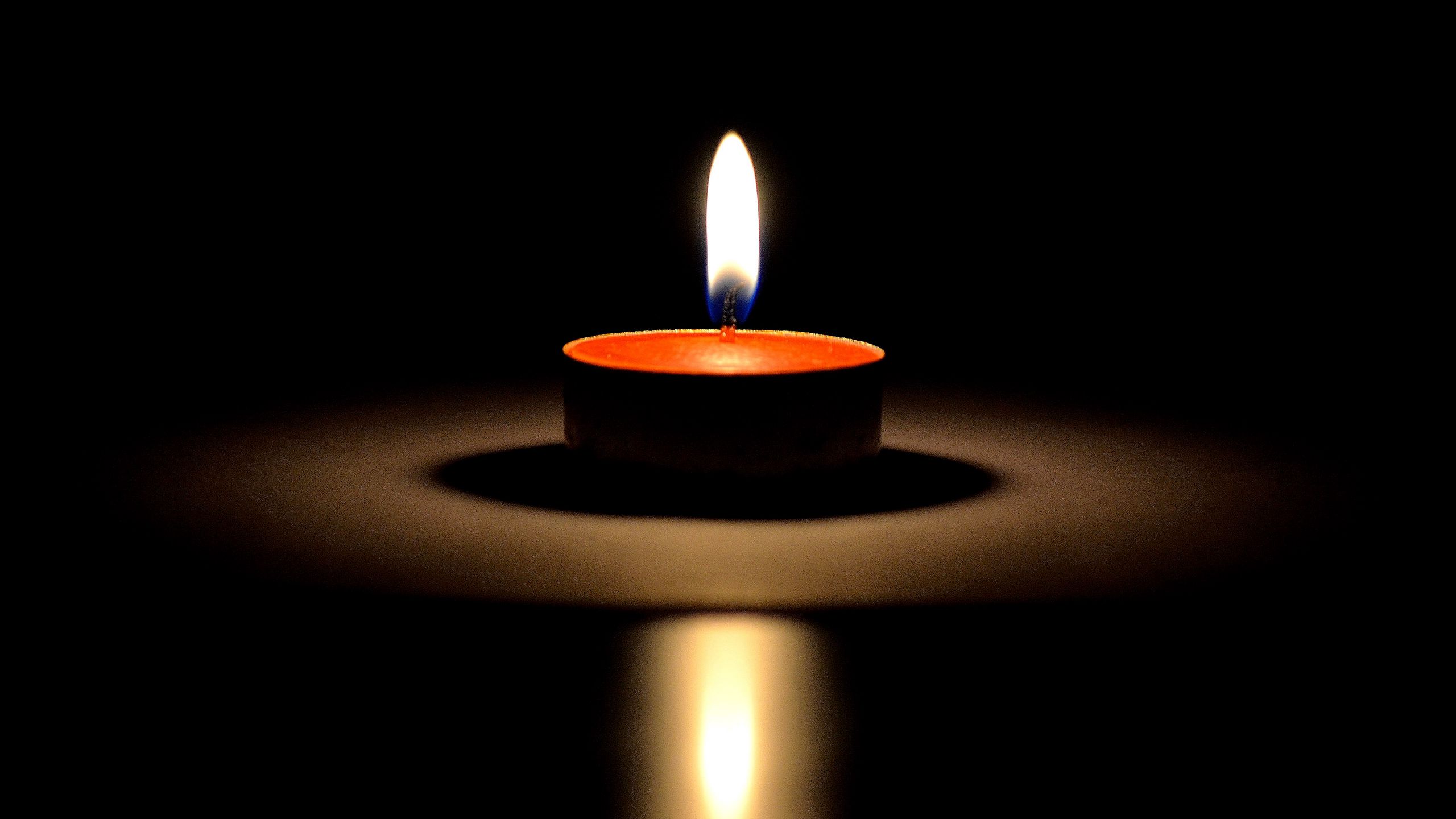 Download wallpaper 2560x1440 candle, fire, light, reflection, dark ...
