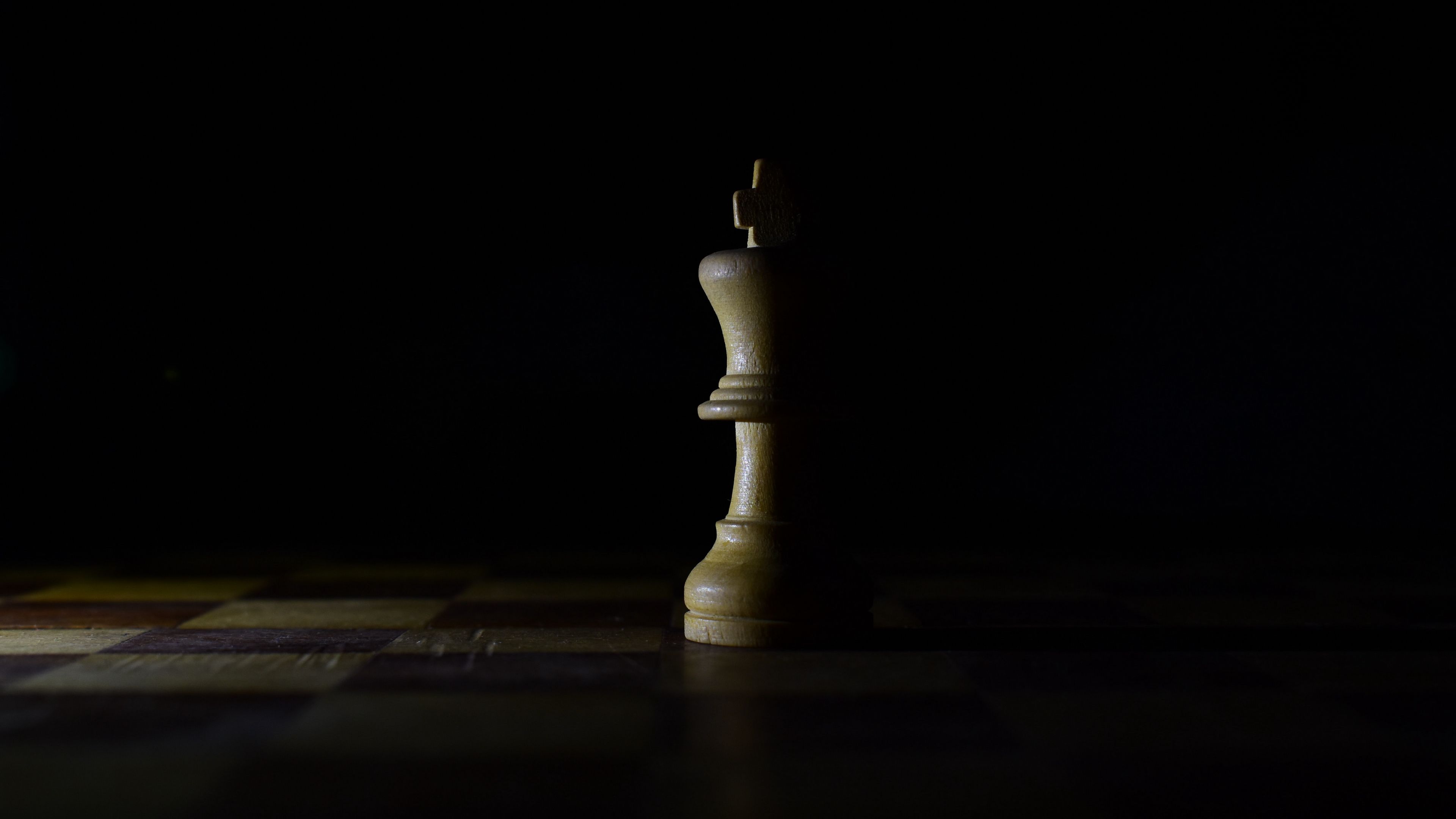 Download wallpaper 3840x2160 chess, king, figure, game, board, shadow ...