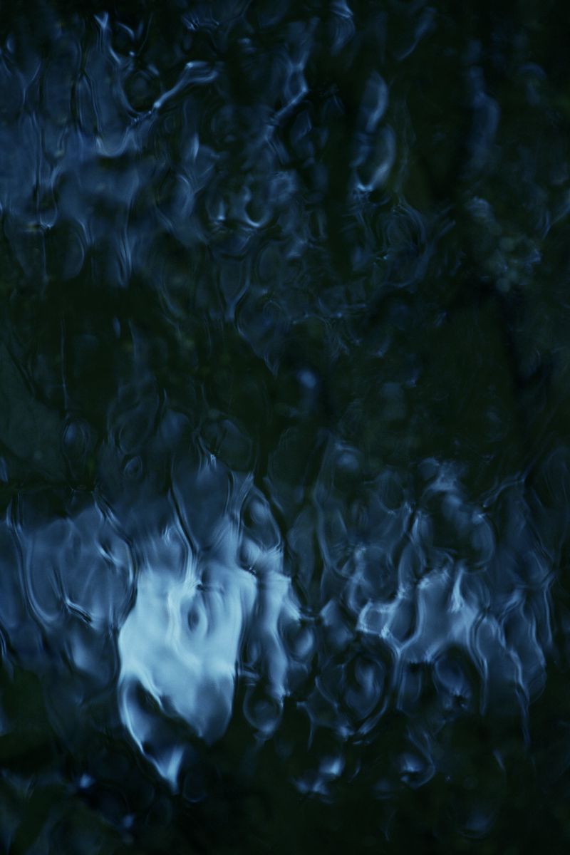 Download wallpaper 800x1200 distortion, water, ripples, dark iphone 4s ...