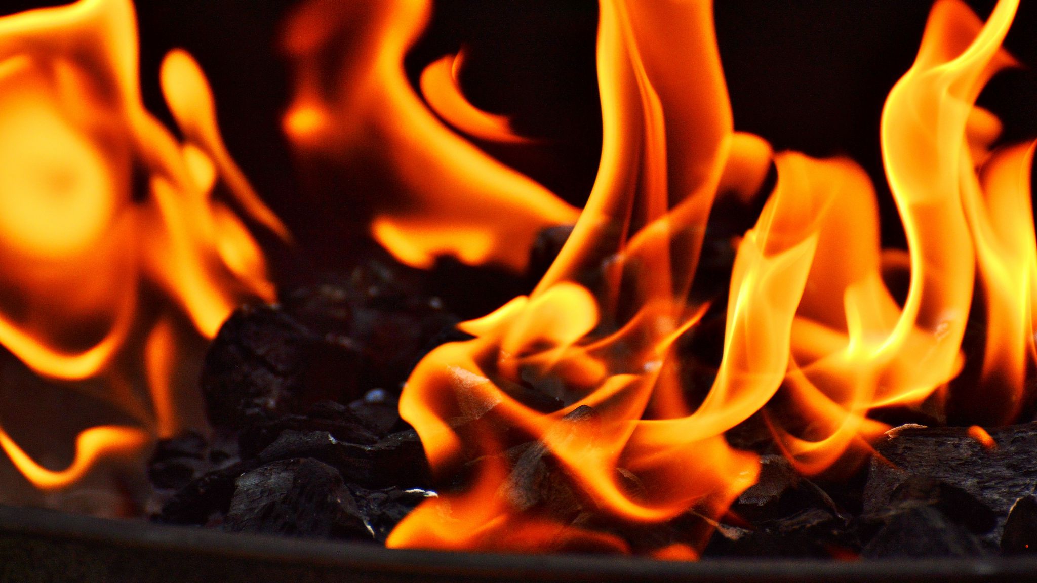 Download wallpaper 2048x1152 fire, flame, close-up ultrawide monitor hd background