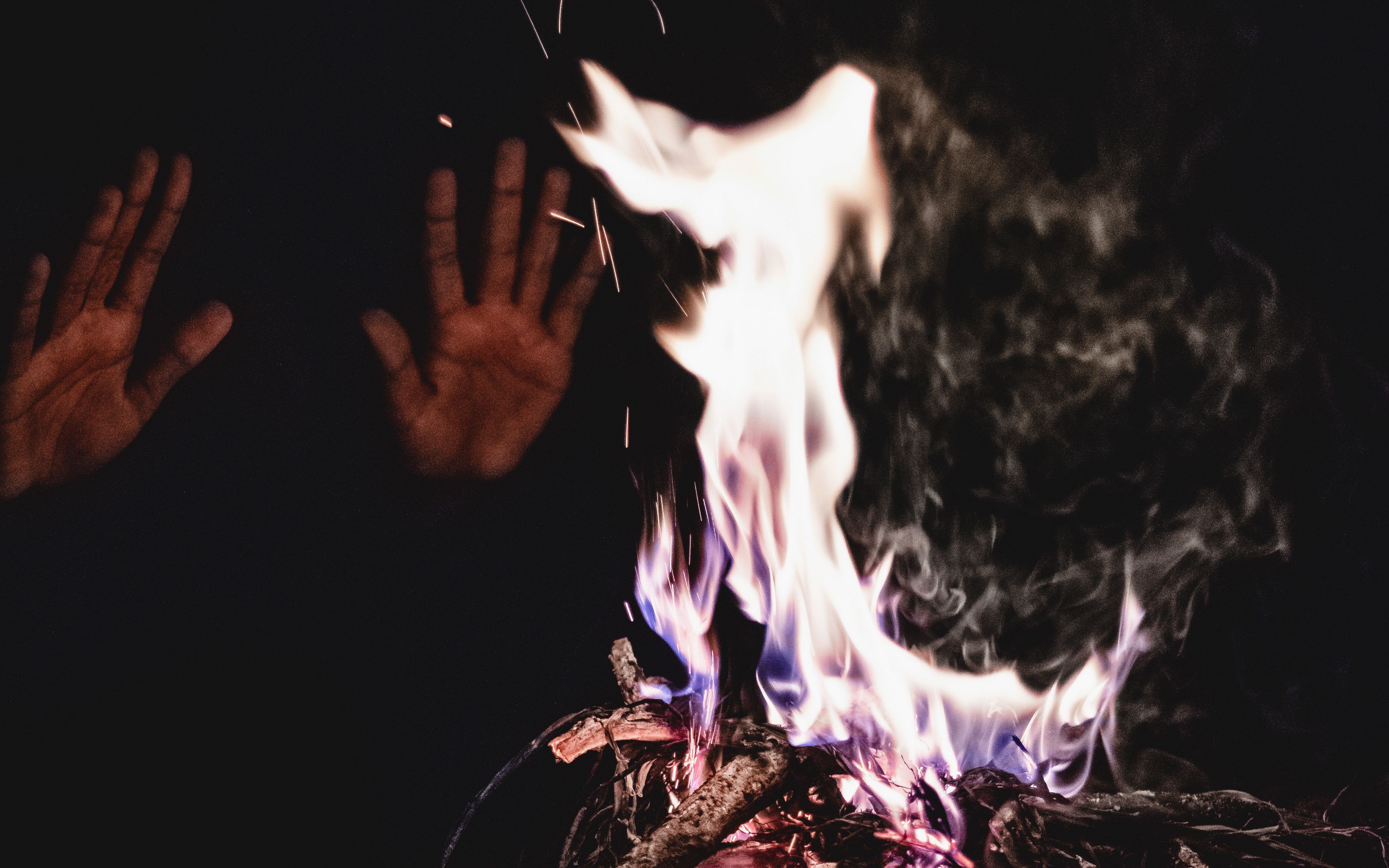 Download wallpaper 3840x2400 bonfire, fire, hands, flame, sparks, dark ...