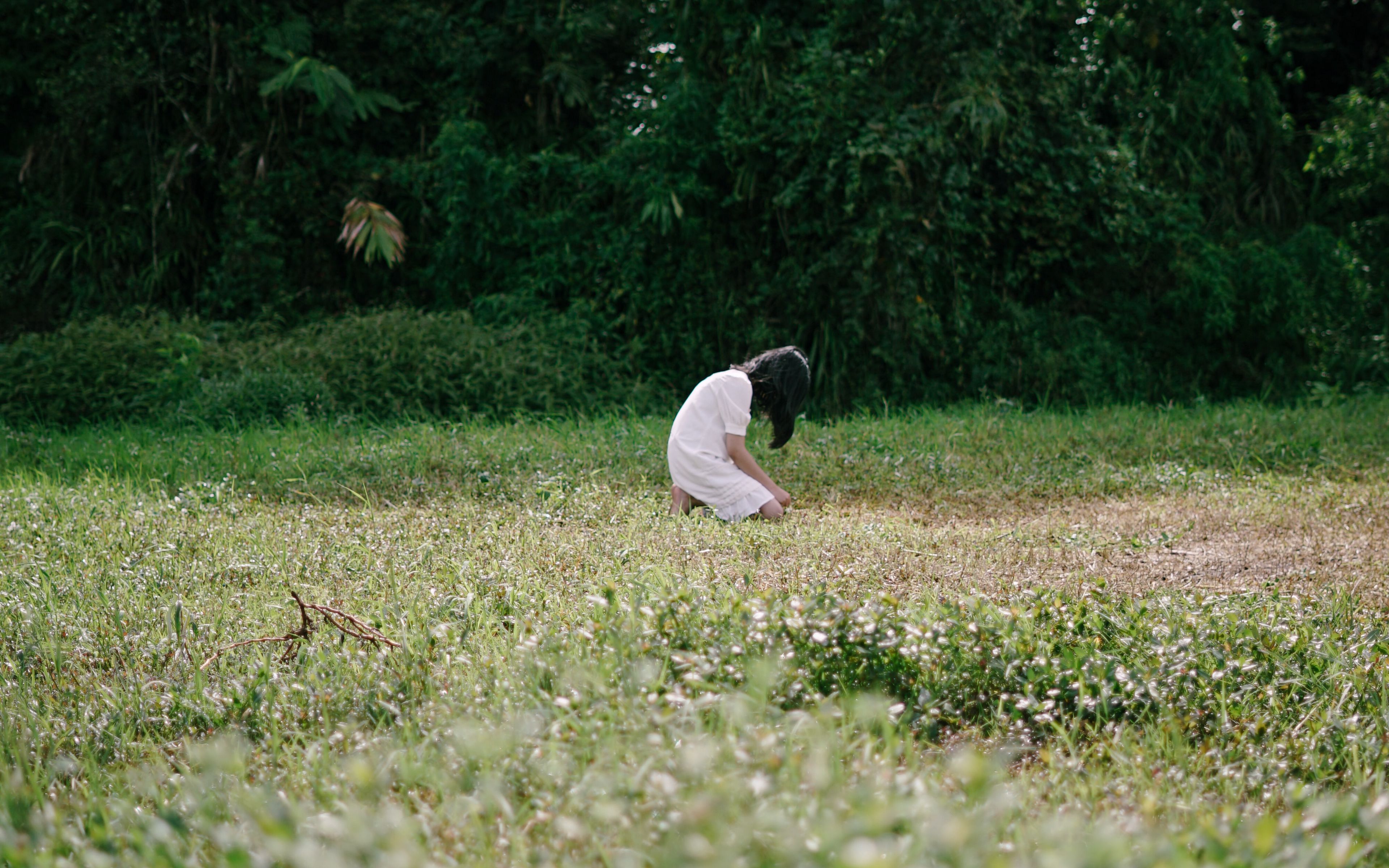 Download wallpaper 3840x2400 girl, alone, sad, field, trees, grass 4k ...