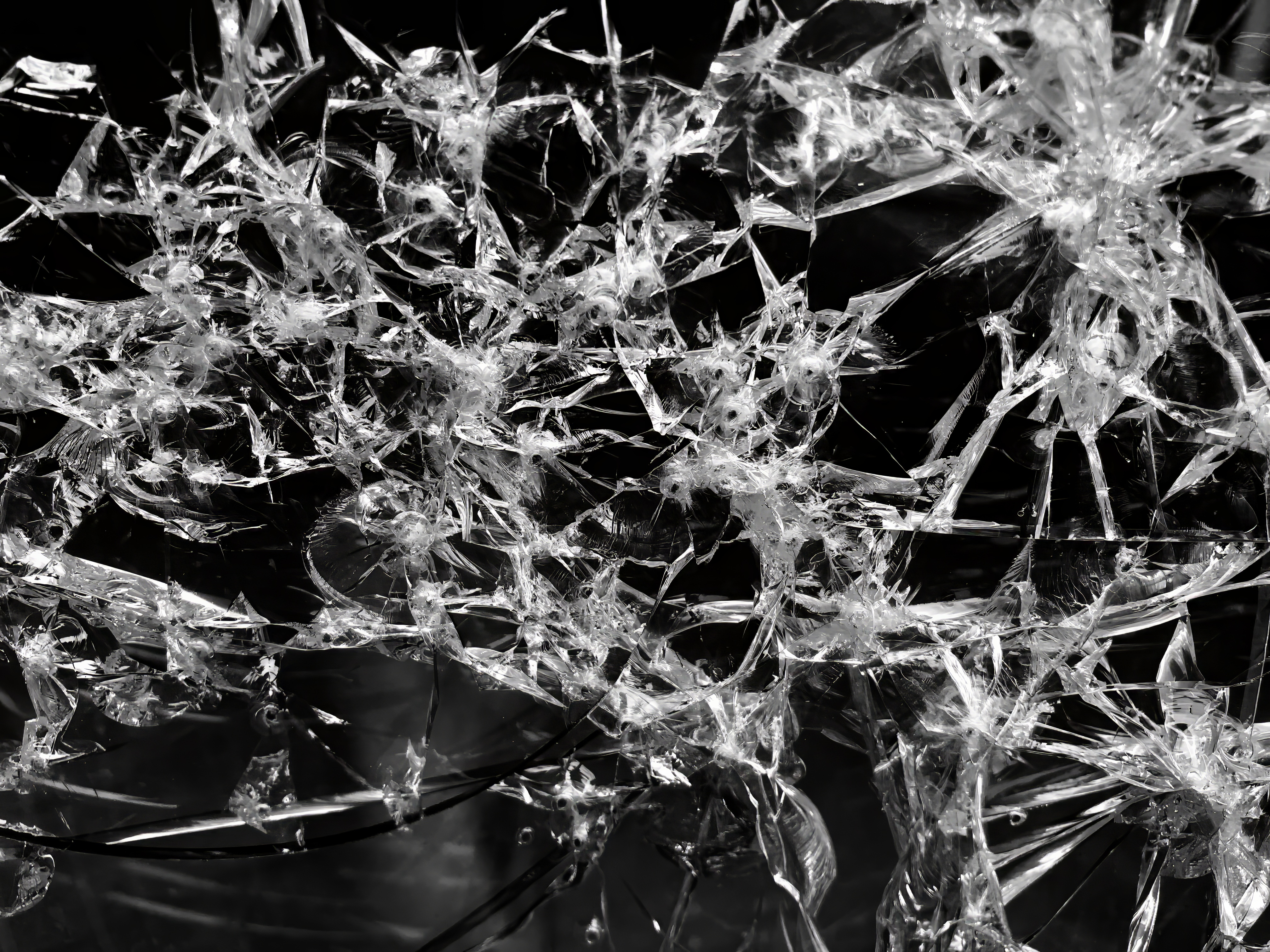 Download wallpaper 4032x3024 glass, cranny, broken, bw hd background
