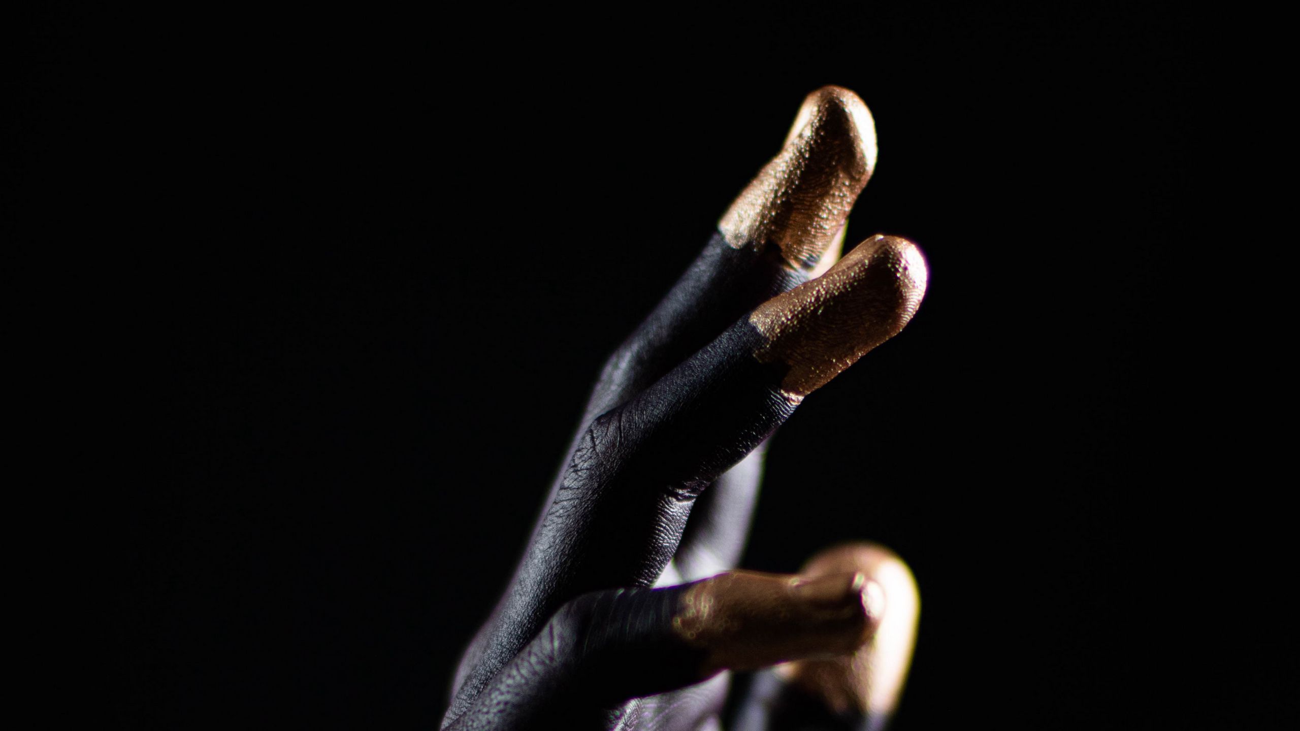 Download wallpaper 2560x1440 hand, fingers, paint, gesture, dark ...