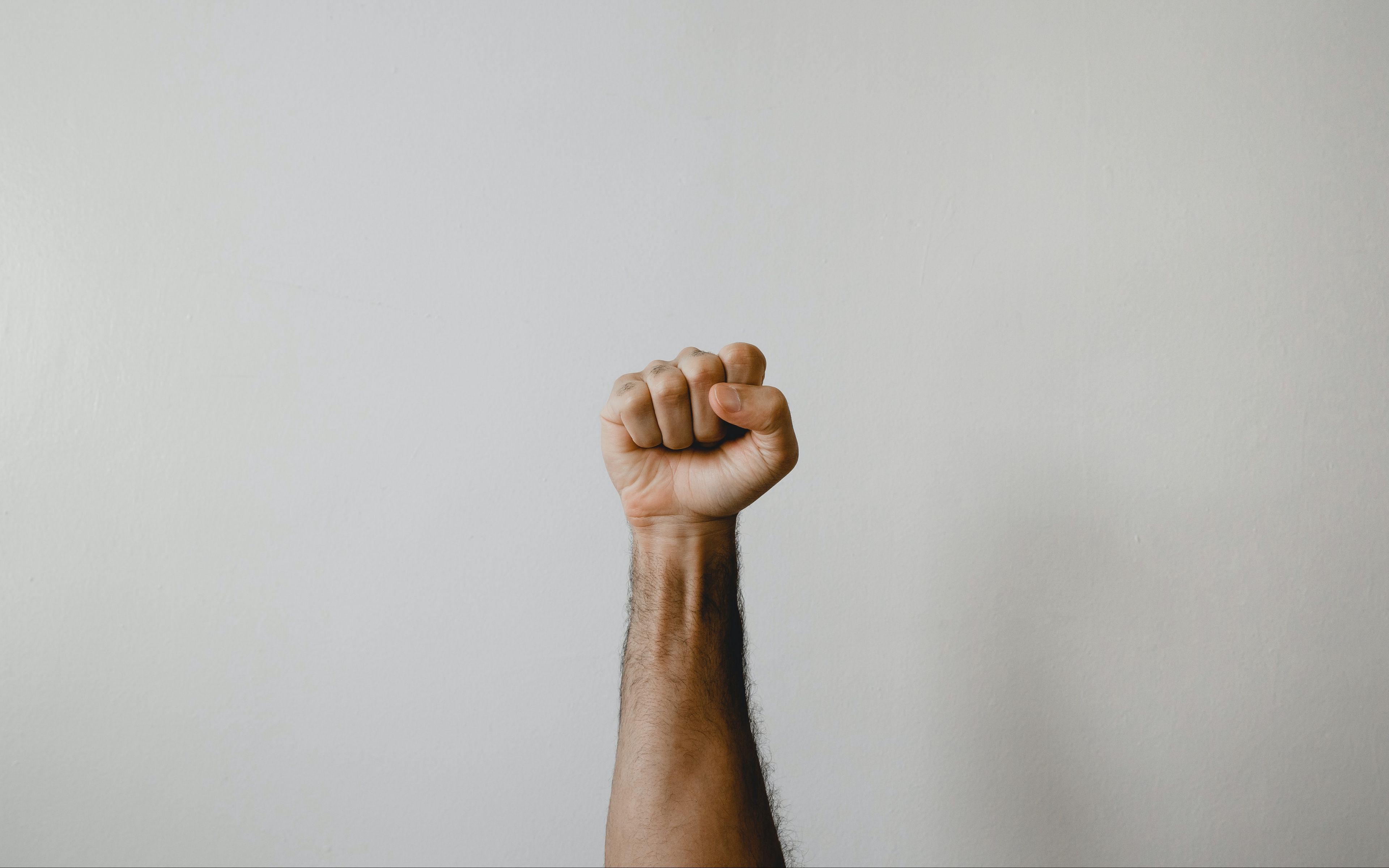Download wallpaper 3840x2400 hand, fist, gesture, sign 4k ultra hd 16: ...