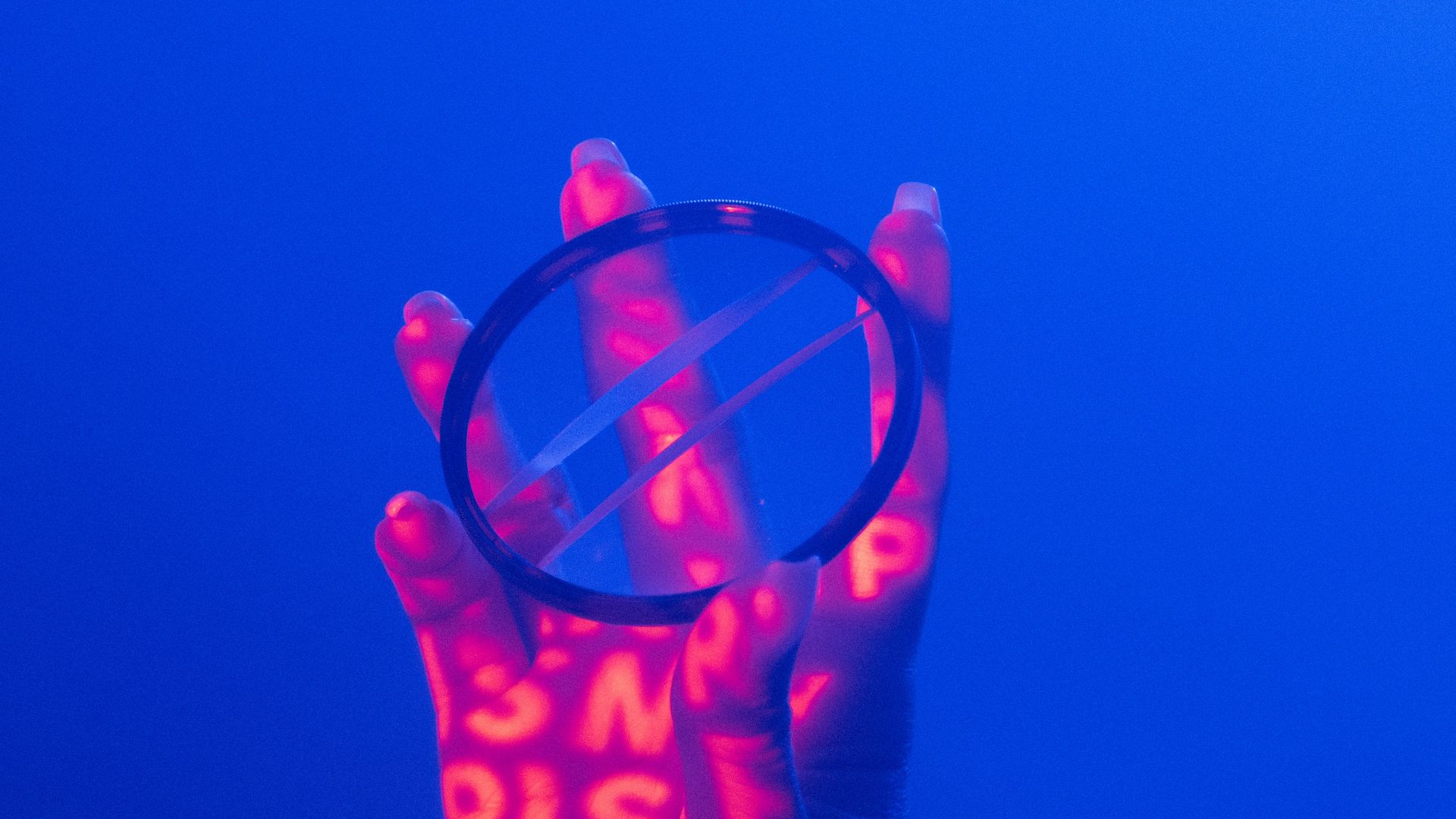Download wallpaper 1920x1080 hand, lens, glass, filter, projector ...