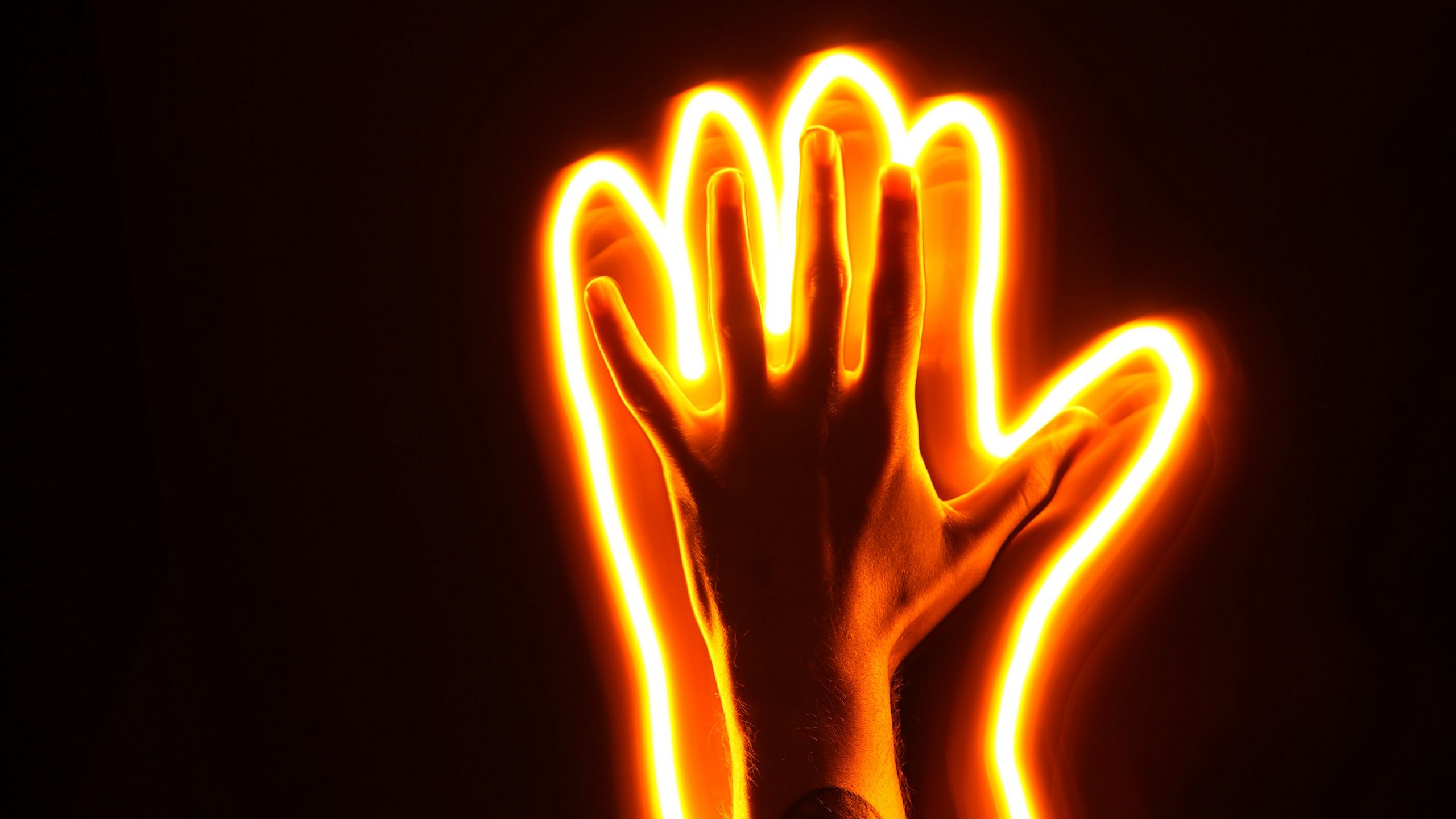 Download wallpaper 2560x1440 hand, neon, light, glow, dark widescreen ...
