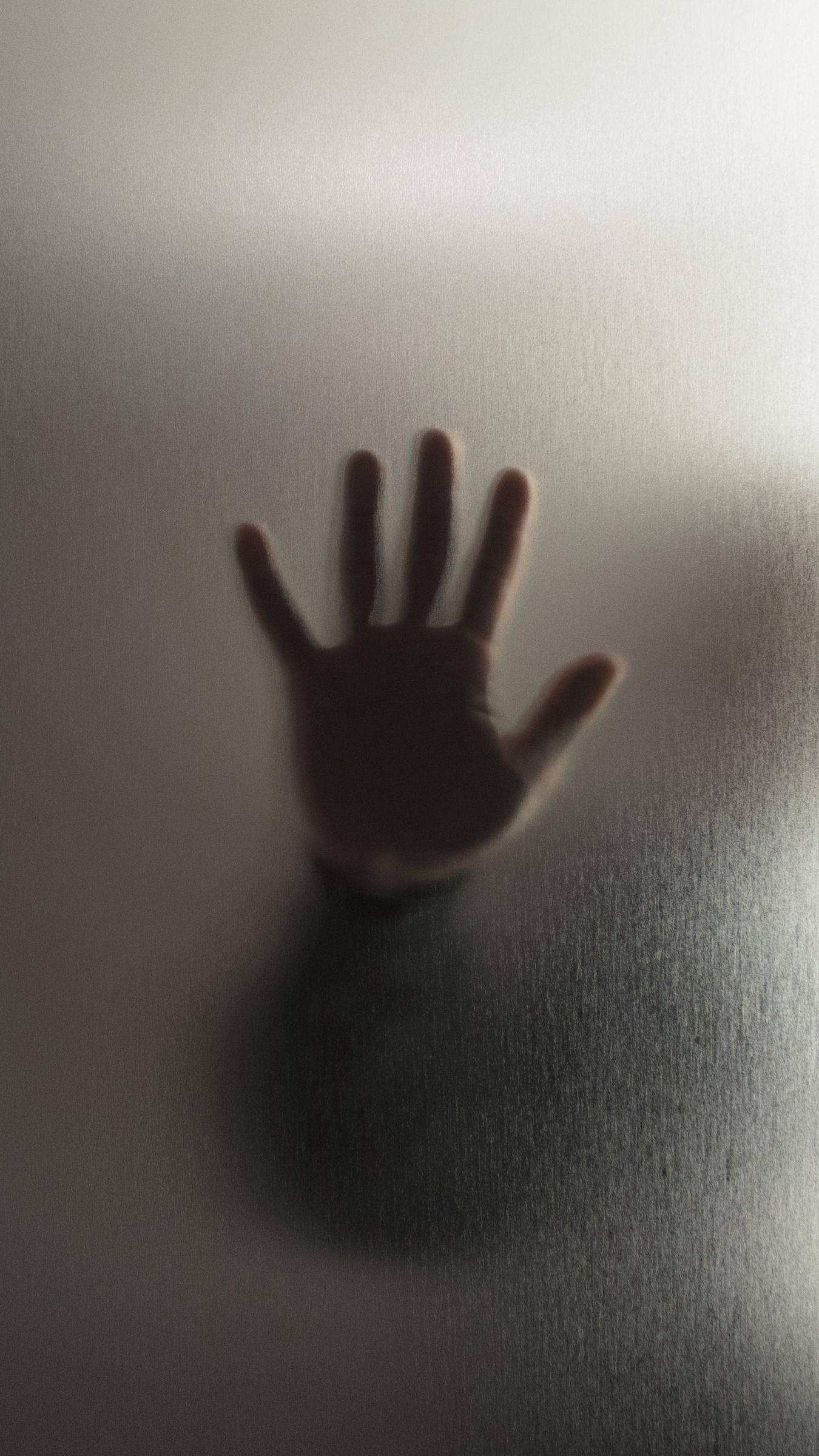 Download wallpaper 1350x2400 hand, silhouette, glass, palm, fingers ...