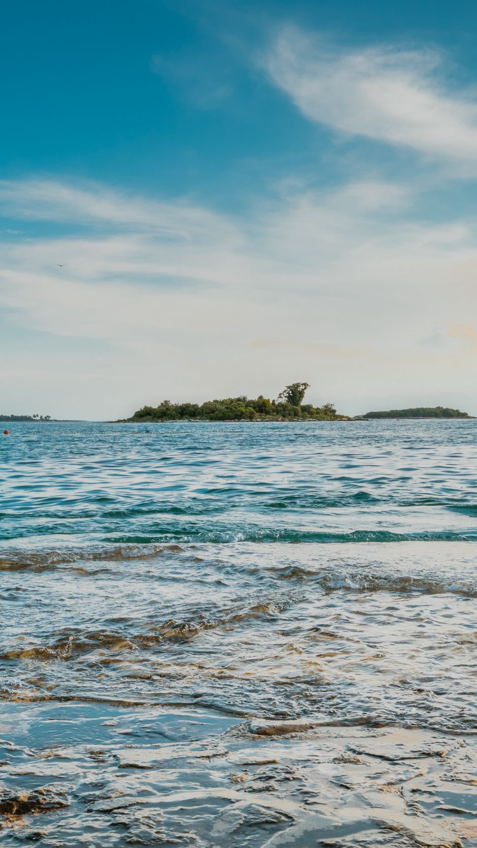 Download wallpaper 938x1668 horizon, island, waves iphone 8/7/6s/6 for ...