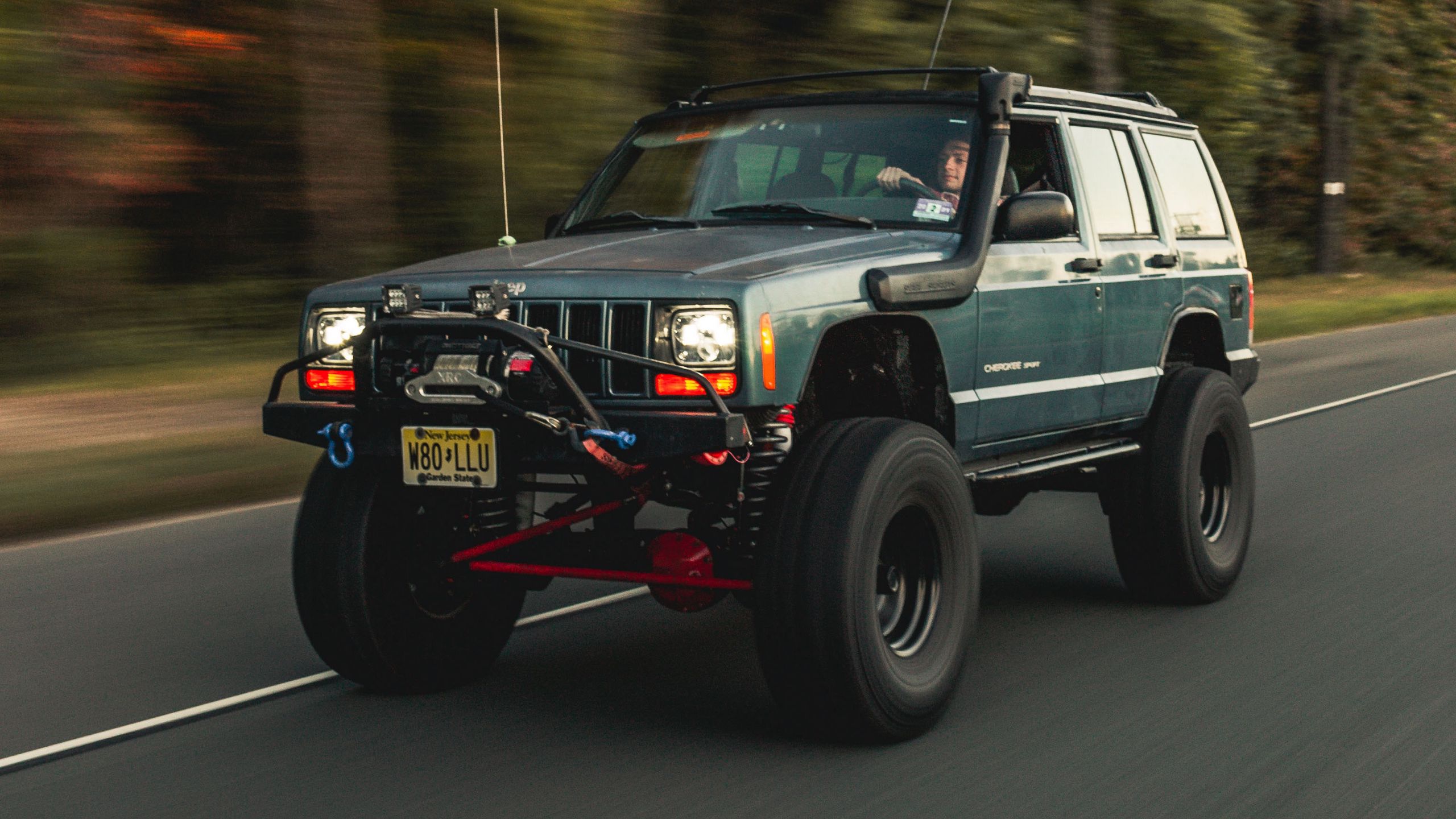 Download wallpaper 2560x1440 jeep cherokee, jeep, car, suv, road, speed ...