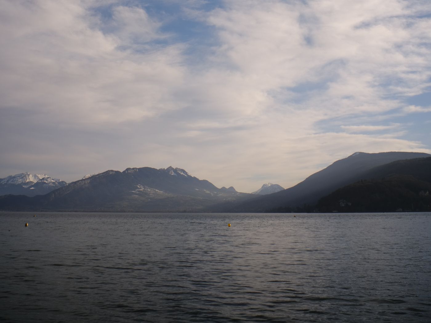 Download wallpaper 1400x1050 lake, mountains, clouds standard 4:3 hd ...