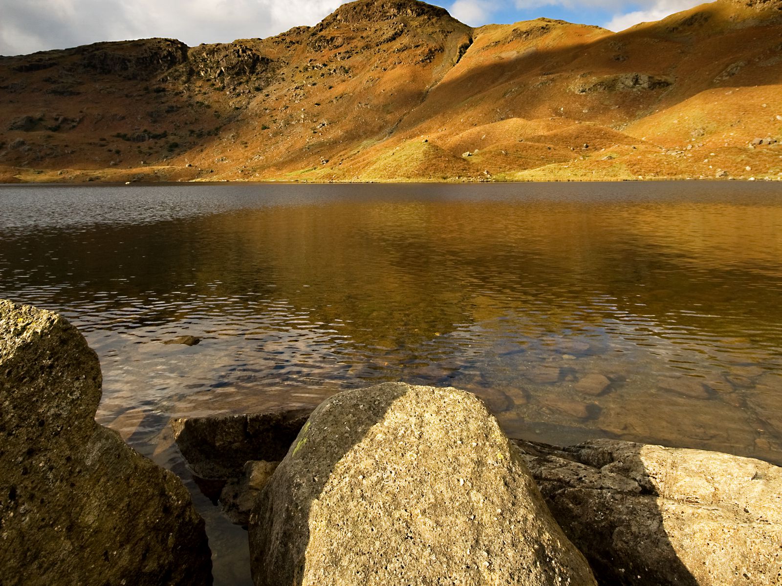 Download wallpaper 1600x1200 lake, rocks, stones, water, shore standard ...