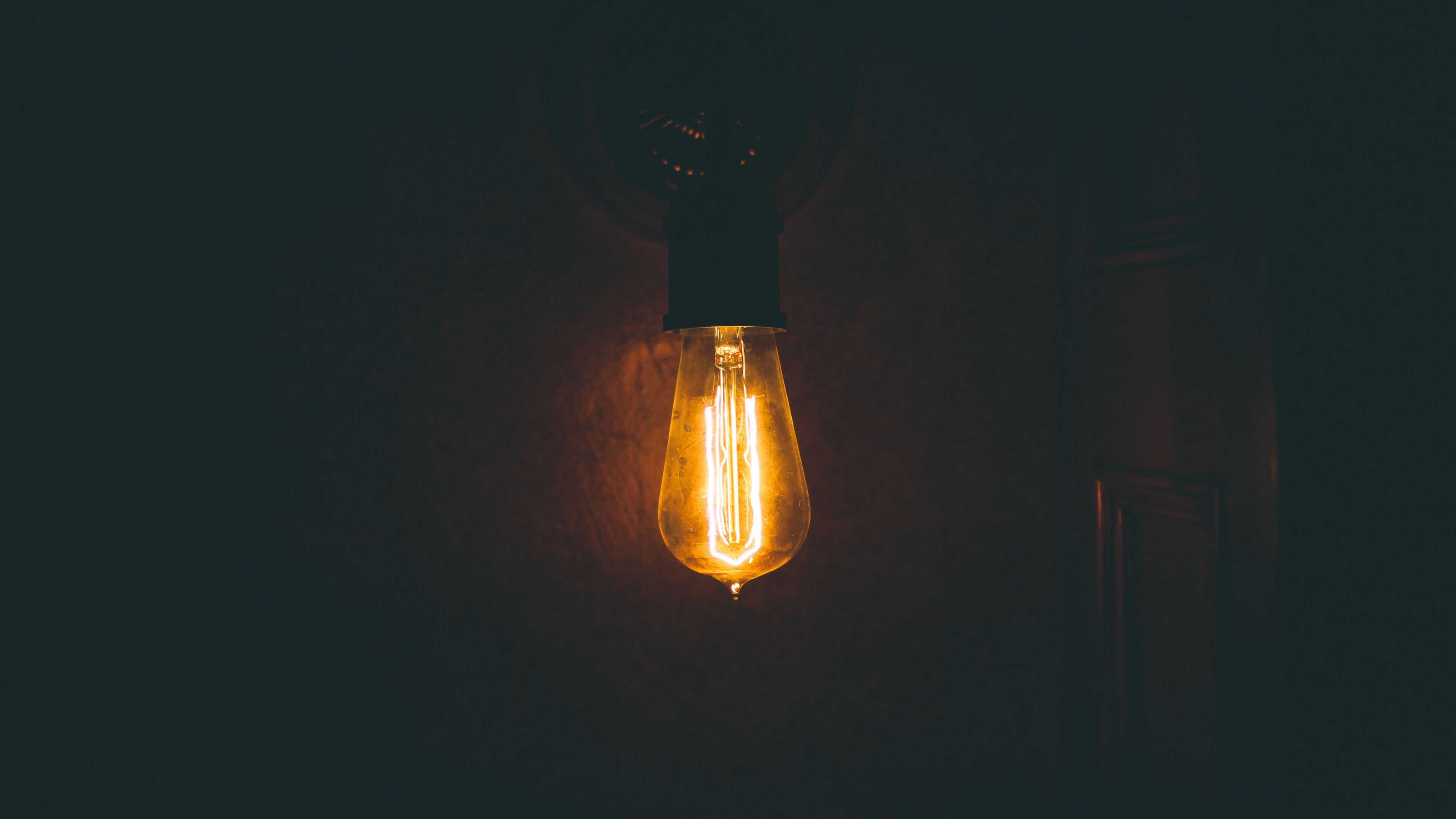 Download wallpaper 3840x2160 lamp, glow, wall, dark 4k uhd 16:9 hd ...