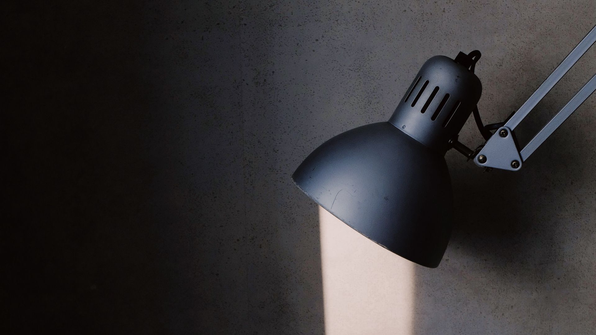 Download wallpaper 1920x1080 lamp, wall, glare, light full hd, hdtv ...