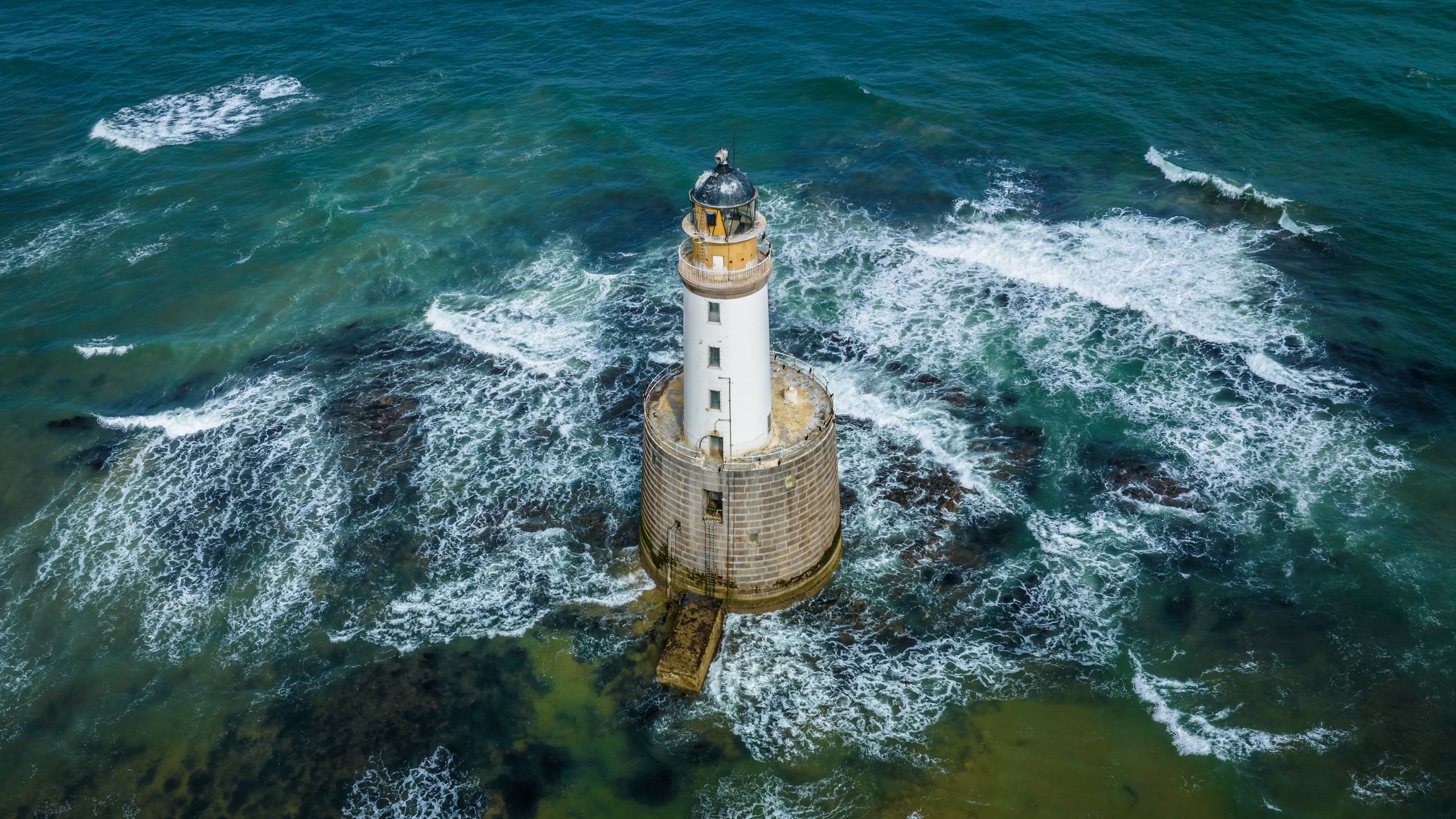 Lighthouse Wave Wallpaper