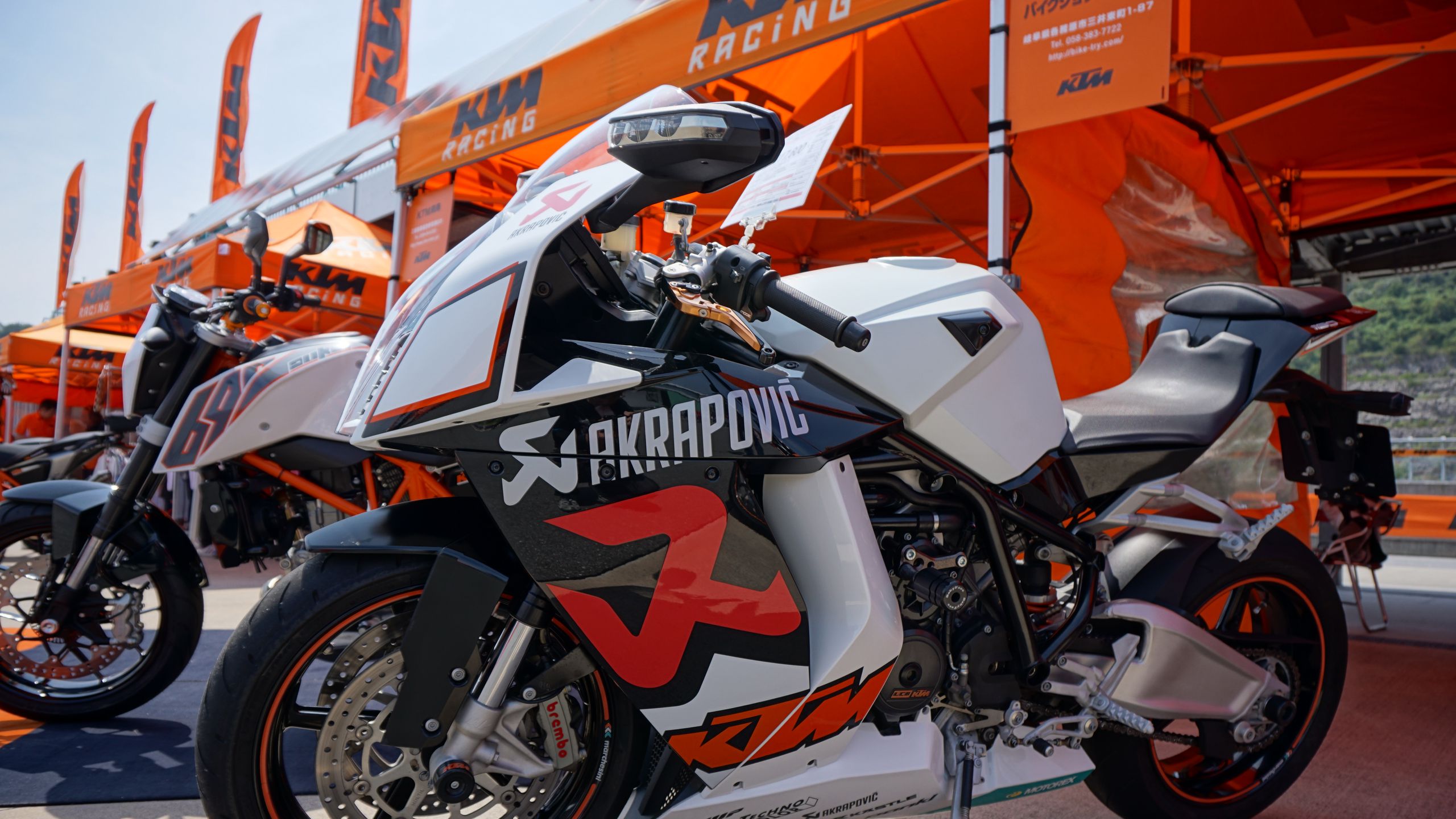 Download wallpaper 2560x1440 motorcycle, bike, bikes, white, wheel ...
