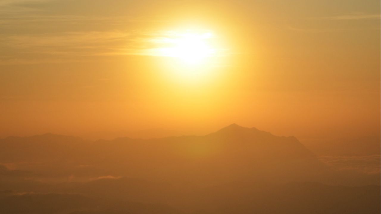 Wallpaper mountains, fog, sun, dark hd, picture, image