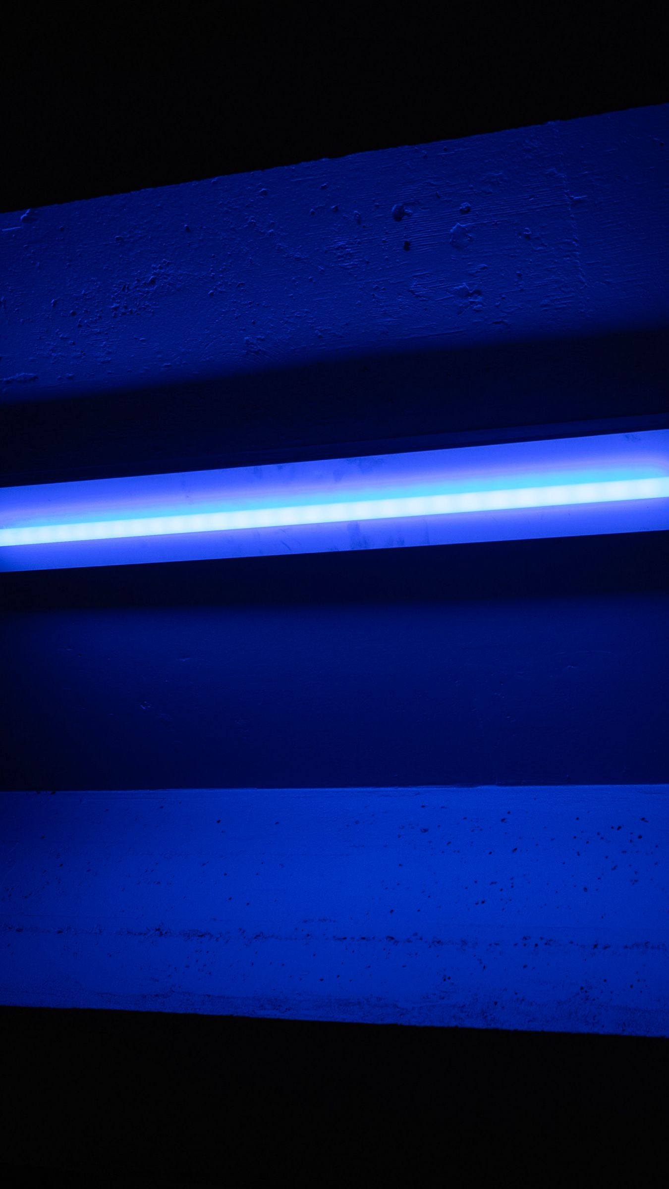 Download wallpaper 1350x2400 neon, lamp, light, blue, dark iphone 8+/7 ...
