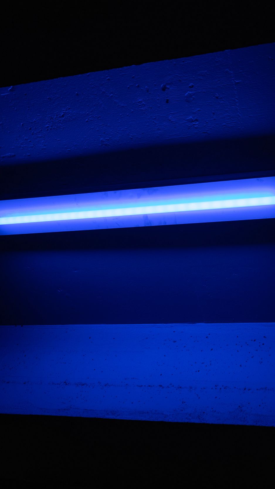 Download wallpaper 938x1668 neon, lamp, light, blue, dark iphone 8/7/6s ...