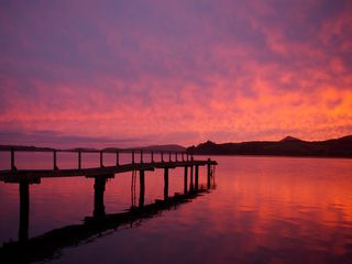 Download wallpaper 320x240 pier, lake, hills, evening nokia e72, e71 ...