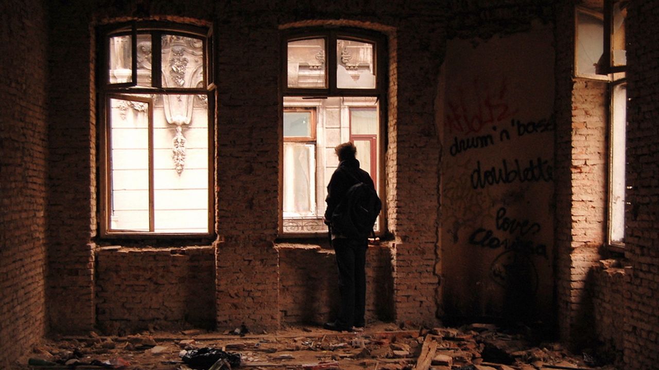 Wallpaper premises, people, ruins, old, lonely hd, picture, image Wallpaper premises, people, ruins, old, lonely hd, picture, image