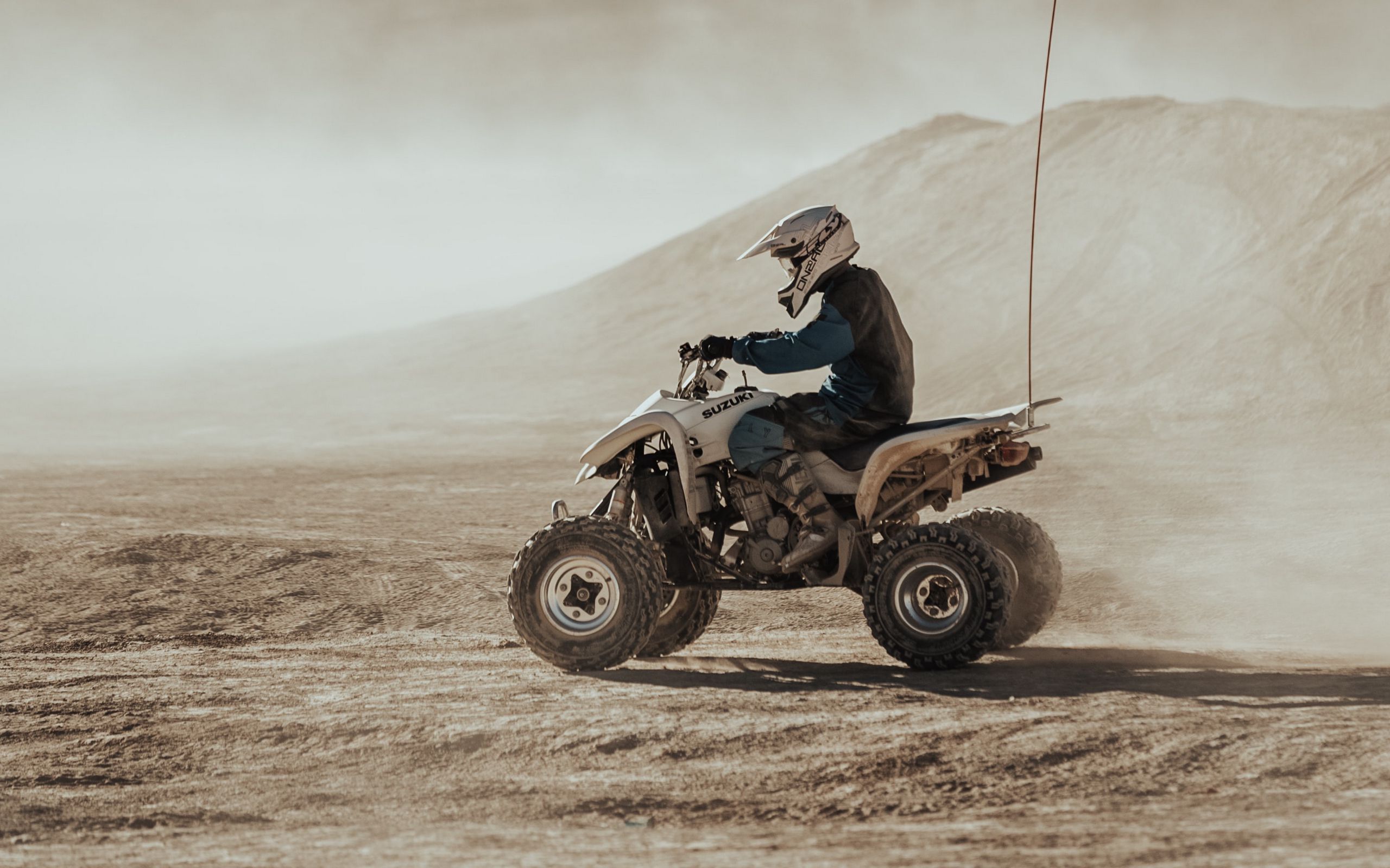 Download wallpaper 2560x1600 quad bike, desert, cross, sand, flag ...