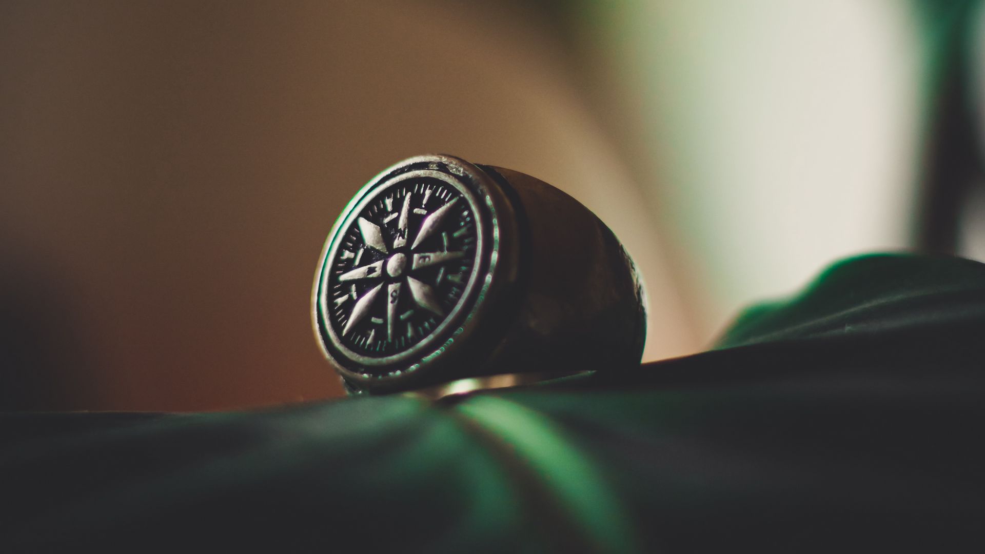 Download wallpaper 1920x1080 ring, silver, signet, jewel, pattern, wind ...