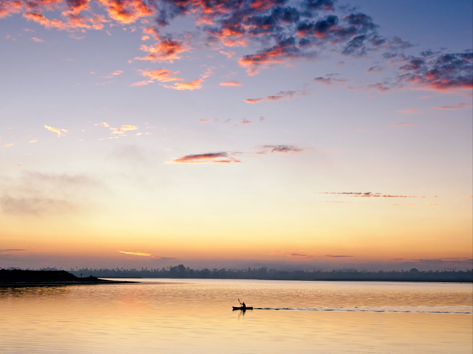 Download wallpaper 1600x1200 river, boat, dusk, water, dark standard 4: ...