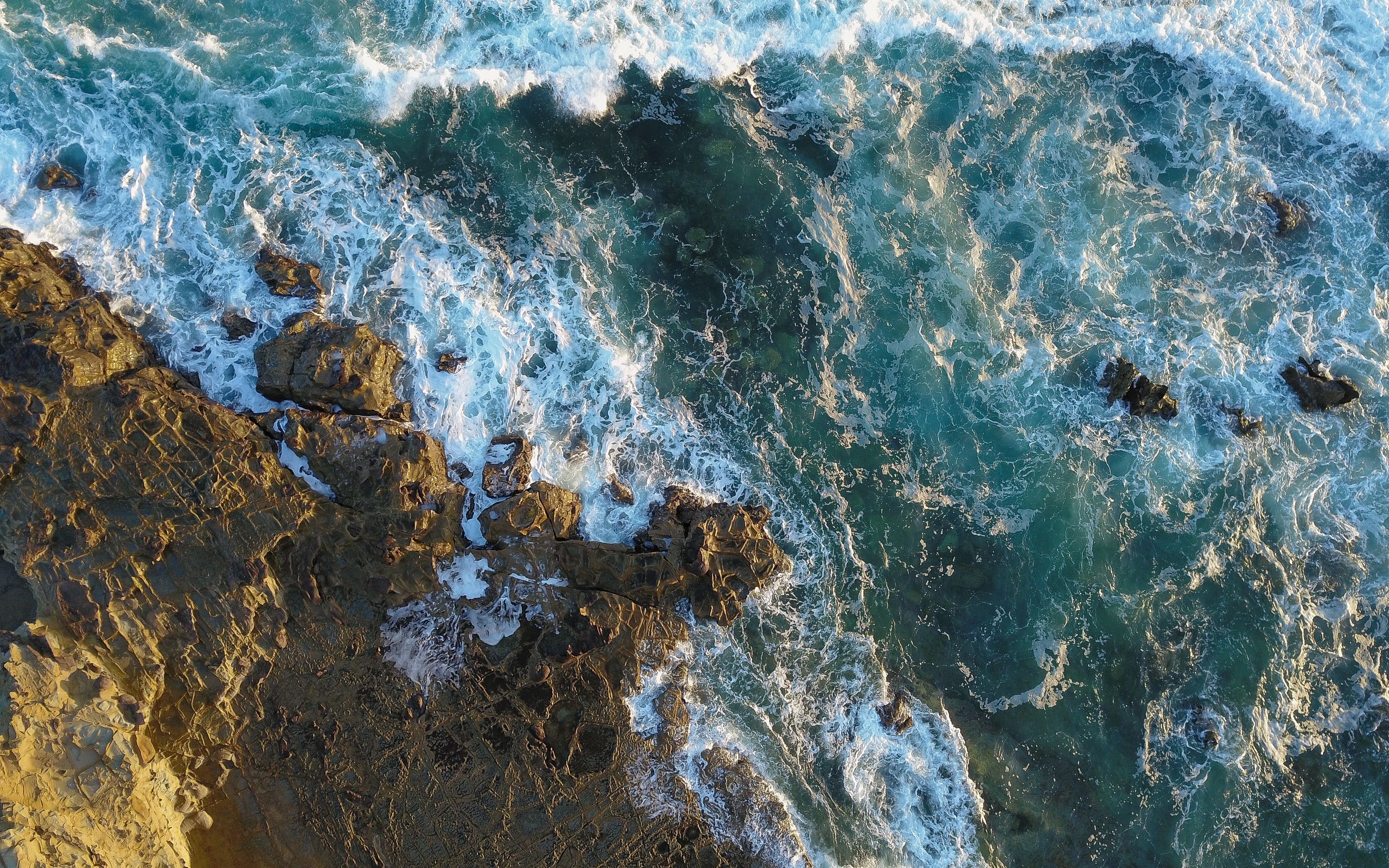 Download wallpaper 2560x1600 rocks, aerial view, sea, foam, stones ...