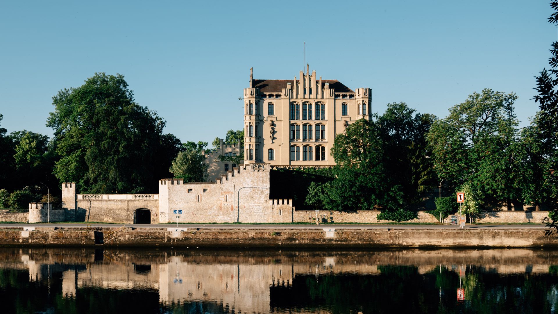 Download wallpaper 1920x1080 royal villa, castle, river, trees ...