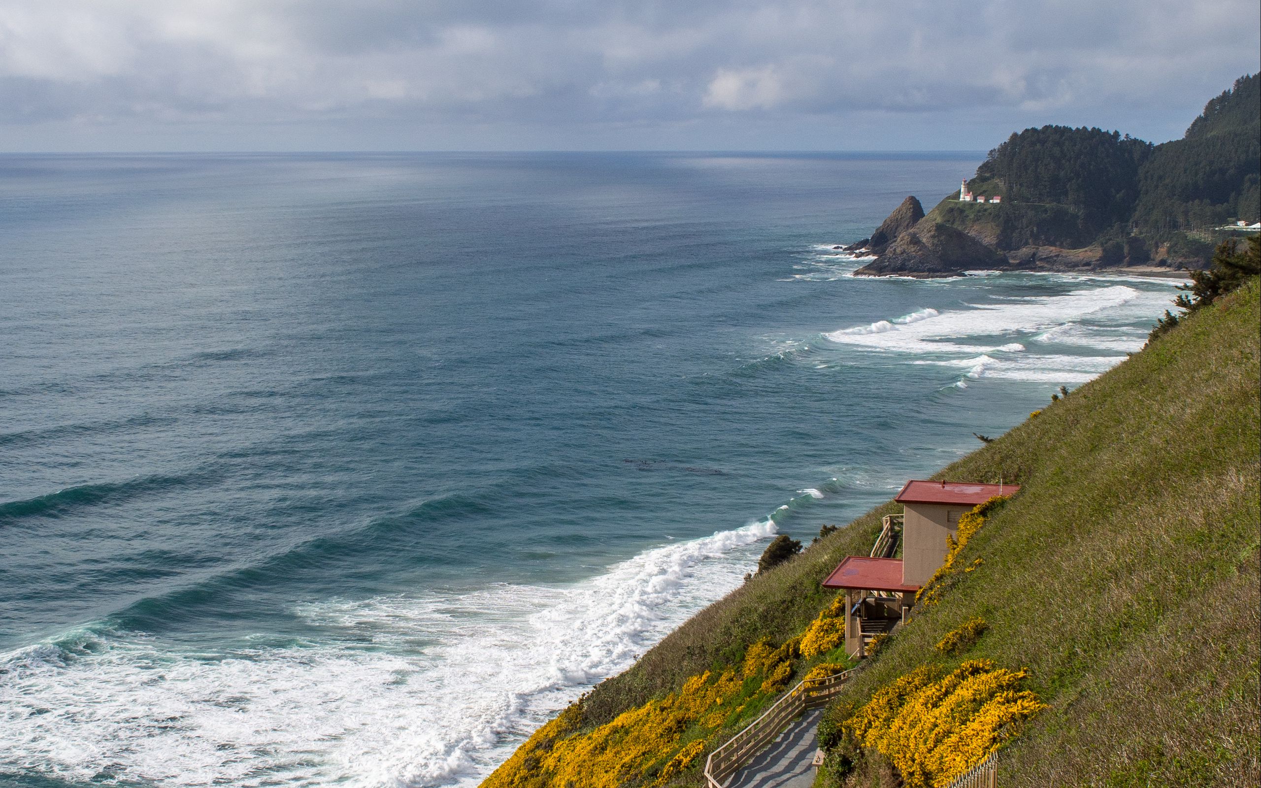 Download wallpaper 2560x1600 sea, coast, slope, building widescreen 16: ...