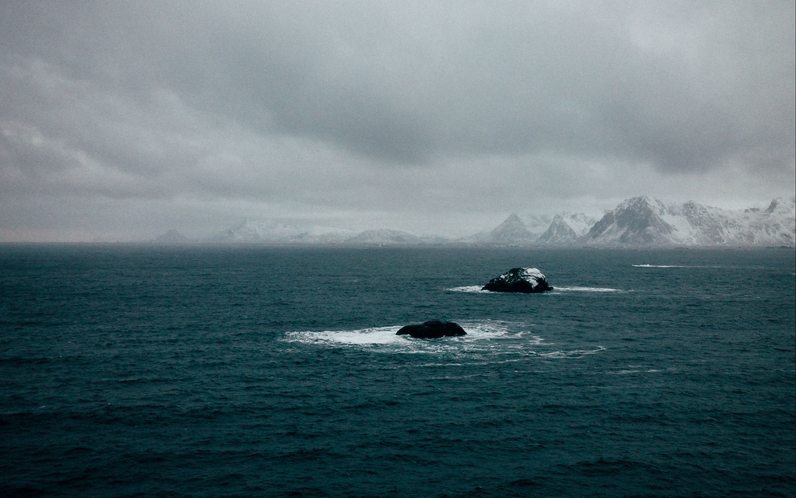Download wallpaper 2560x1600 sea, ocean, fog widescreen 16:10 hd background