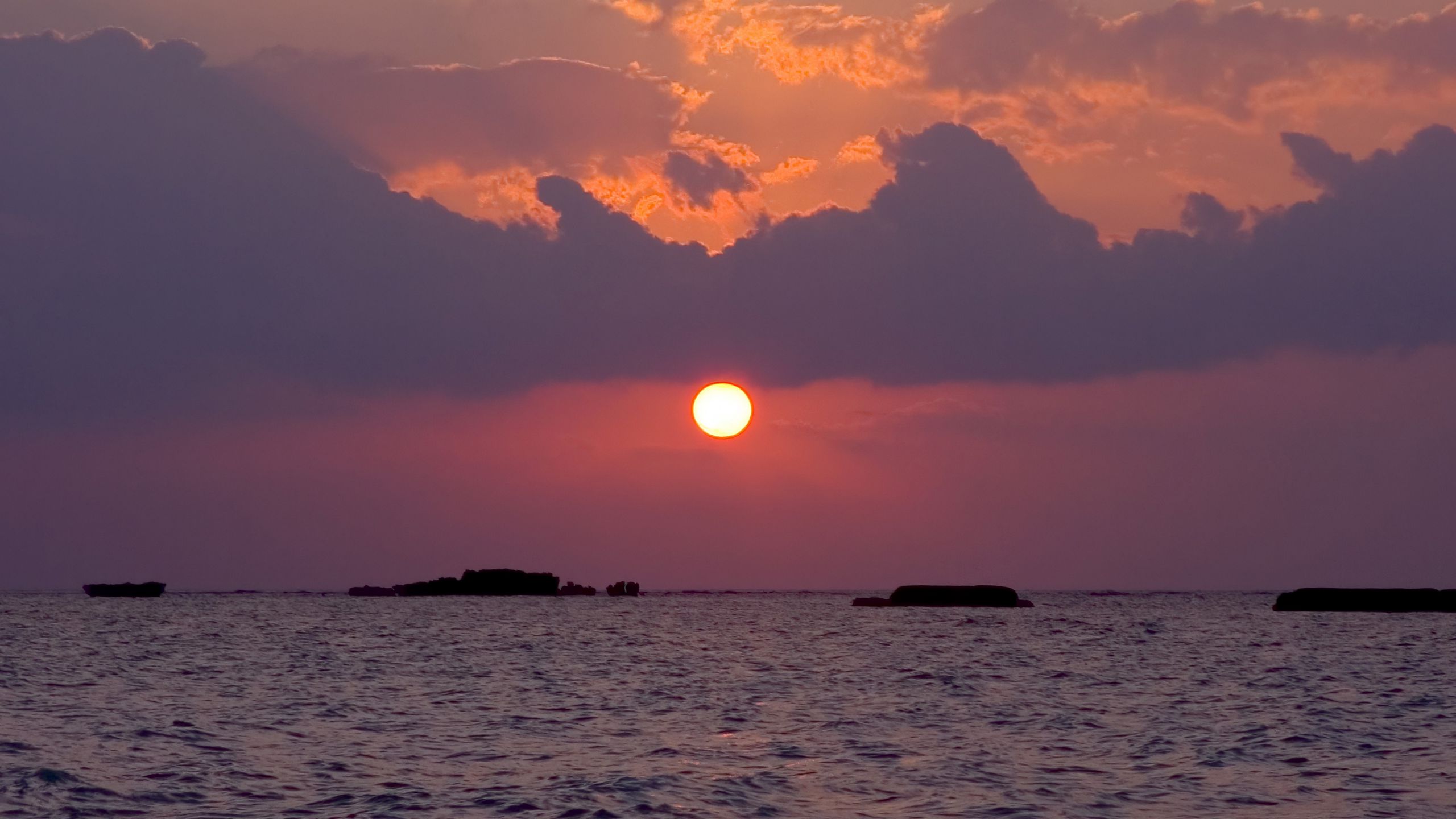 Download wallpaper 2560x1440 sea, ocean, sun, sunset, dark widescreen ...