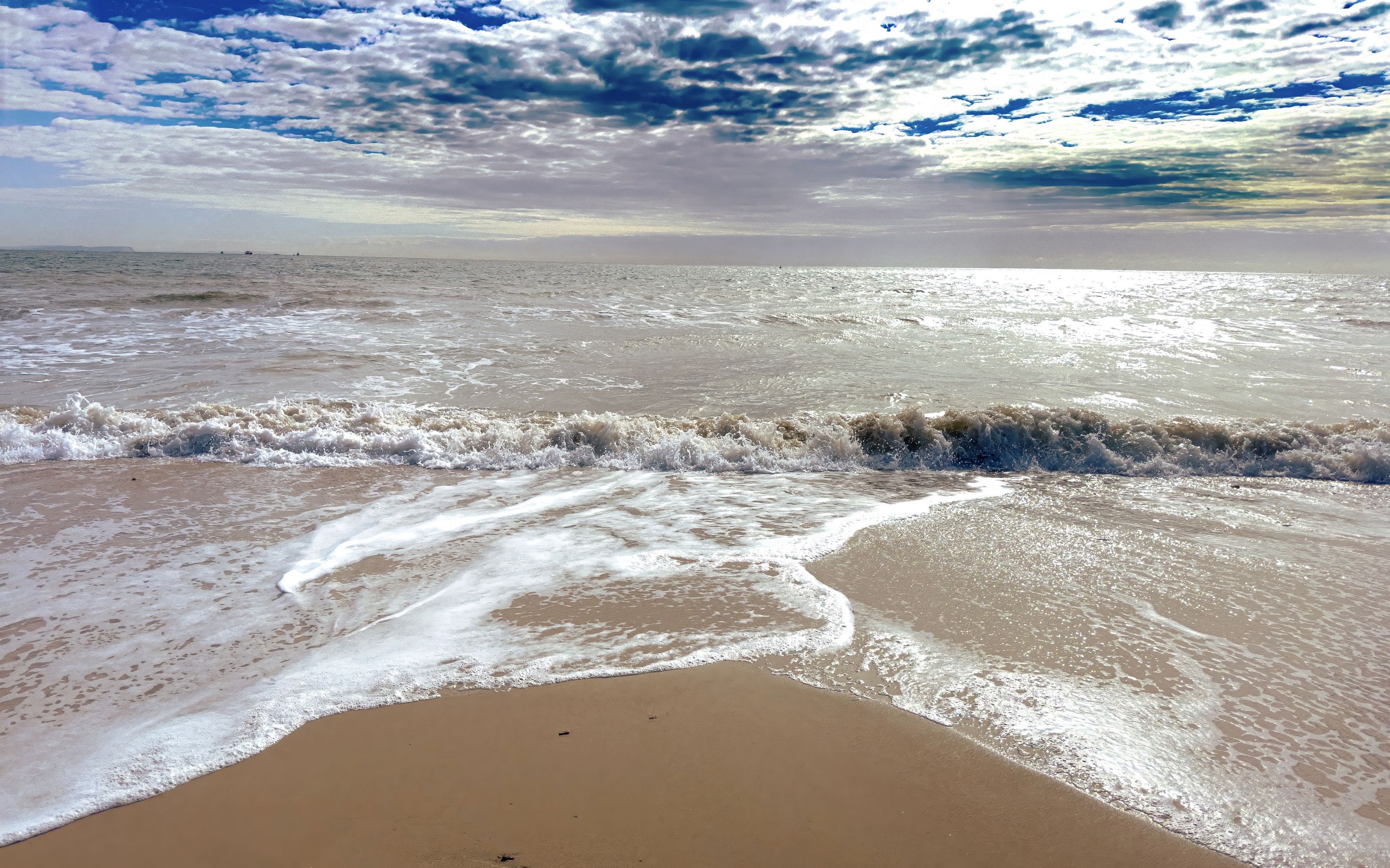 Download wallpaper 3840x2400 sea, ocean, waves, tide, beach, clouds 4k ...