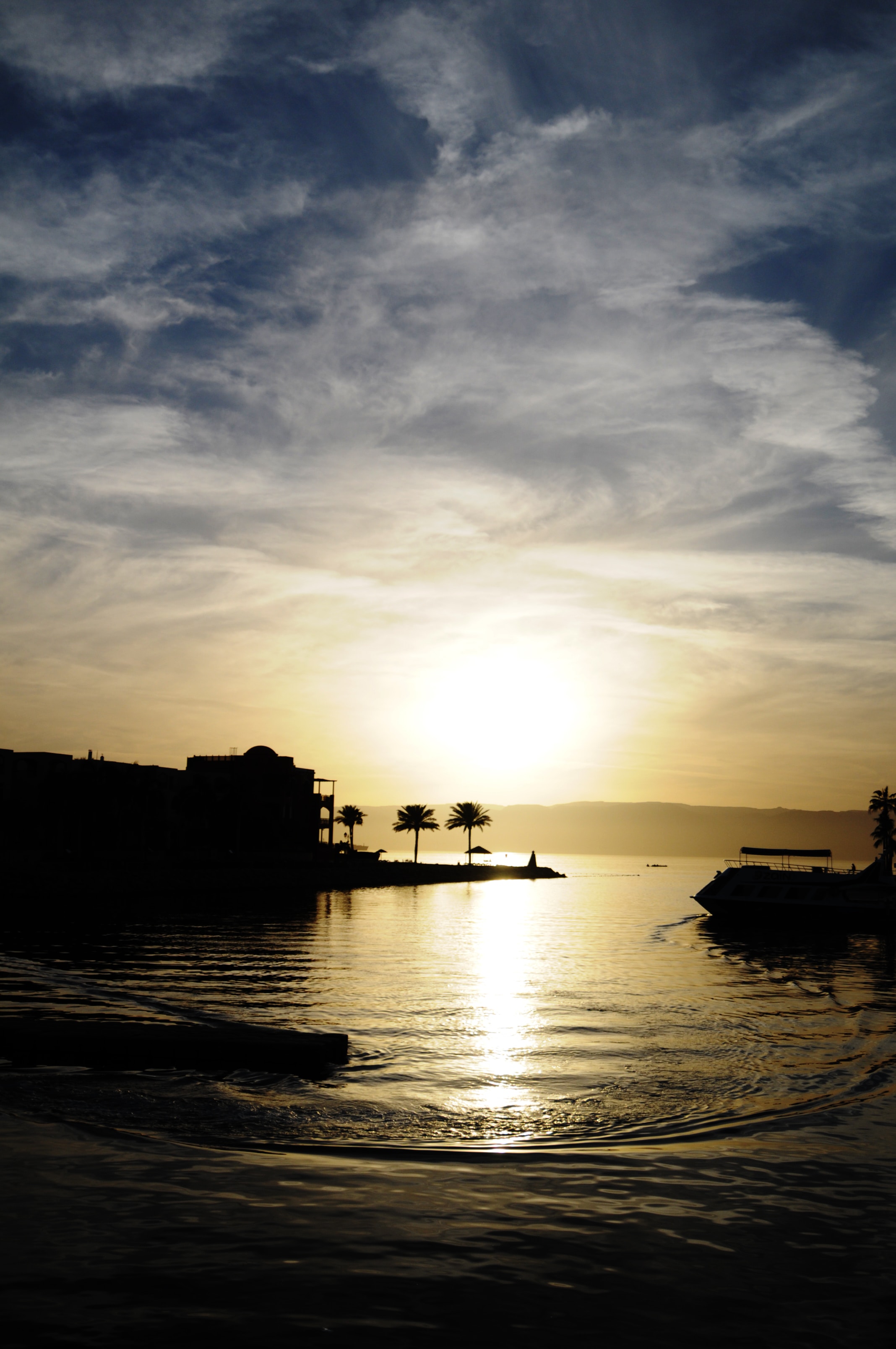 Download wallpaper 2136x3216 sea, sun, sunshine, twilight, bay hd ...