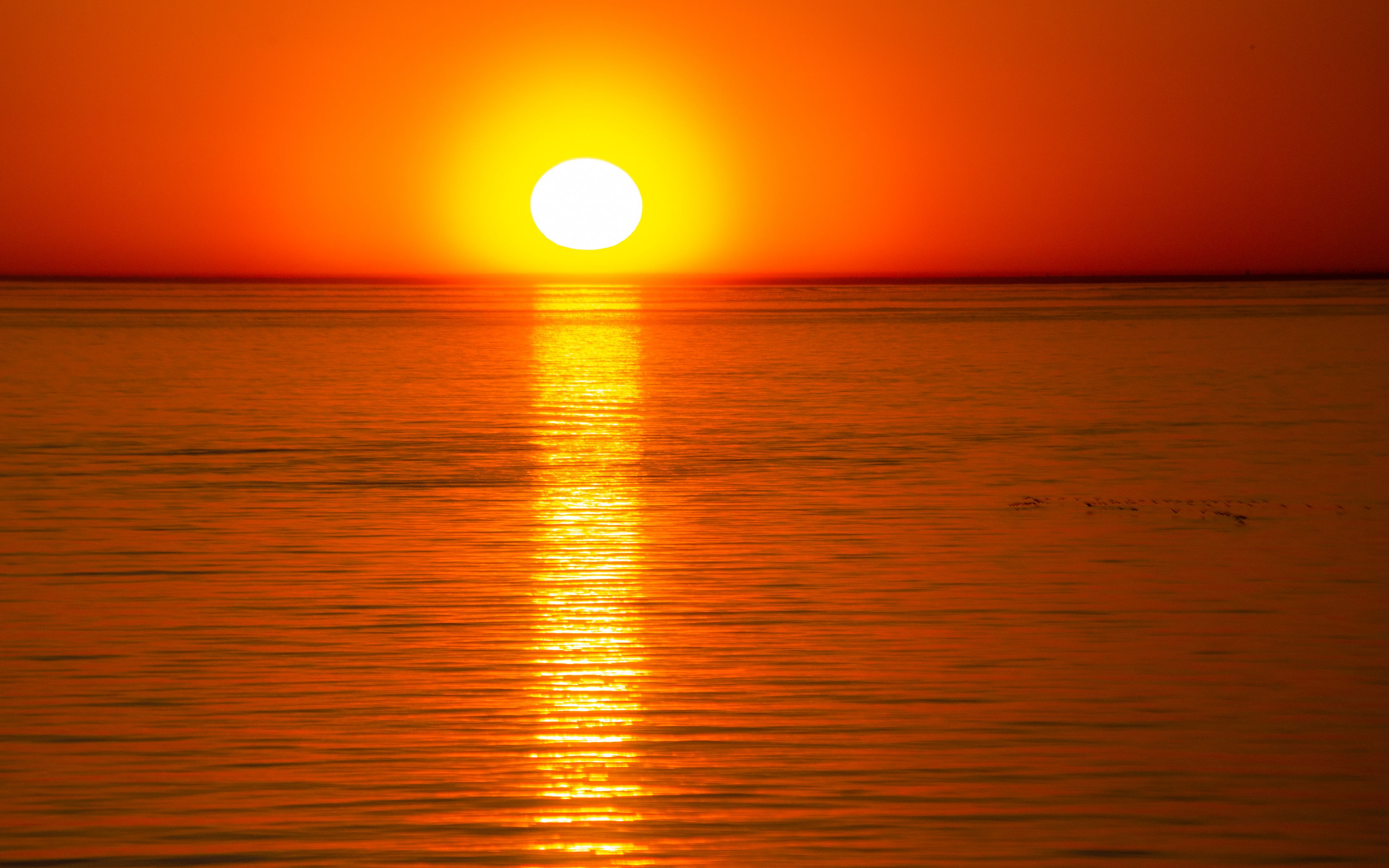 Download wallpaper 3840x2400 sea, water, reflection, sun, sunset 4k ...