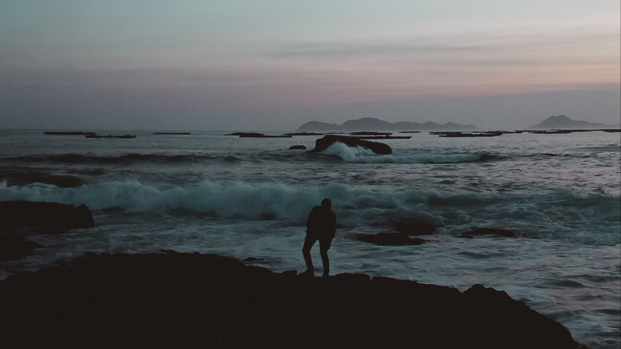 Download wallpaper 2048x1152 silhouette, loneliness, sad, sea, shore ...