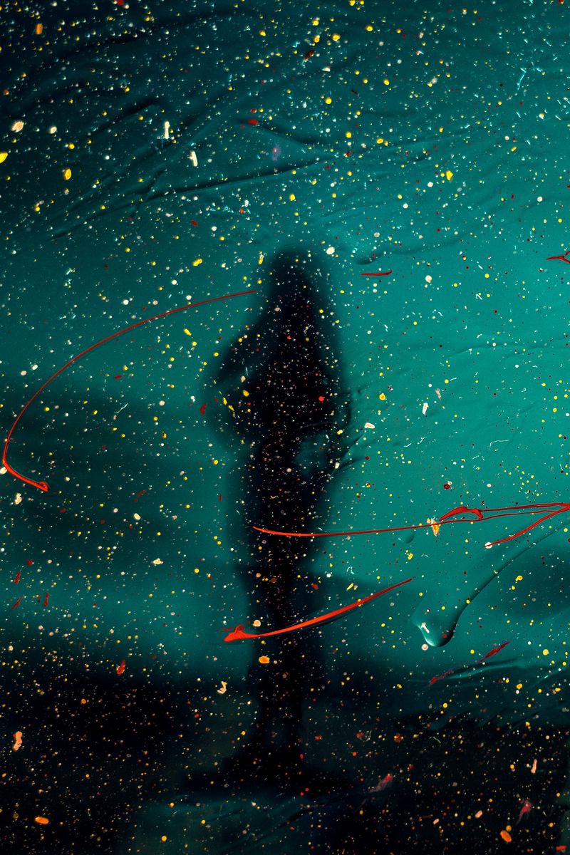 Download wallpaper 800x1200 silhouette, glass, spray, paint iphone 4s/4 ...