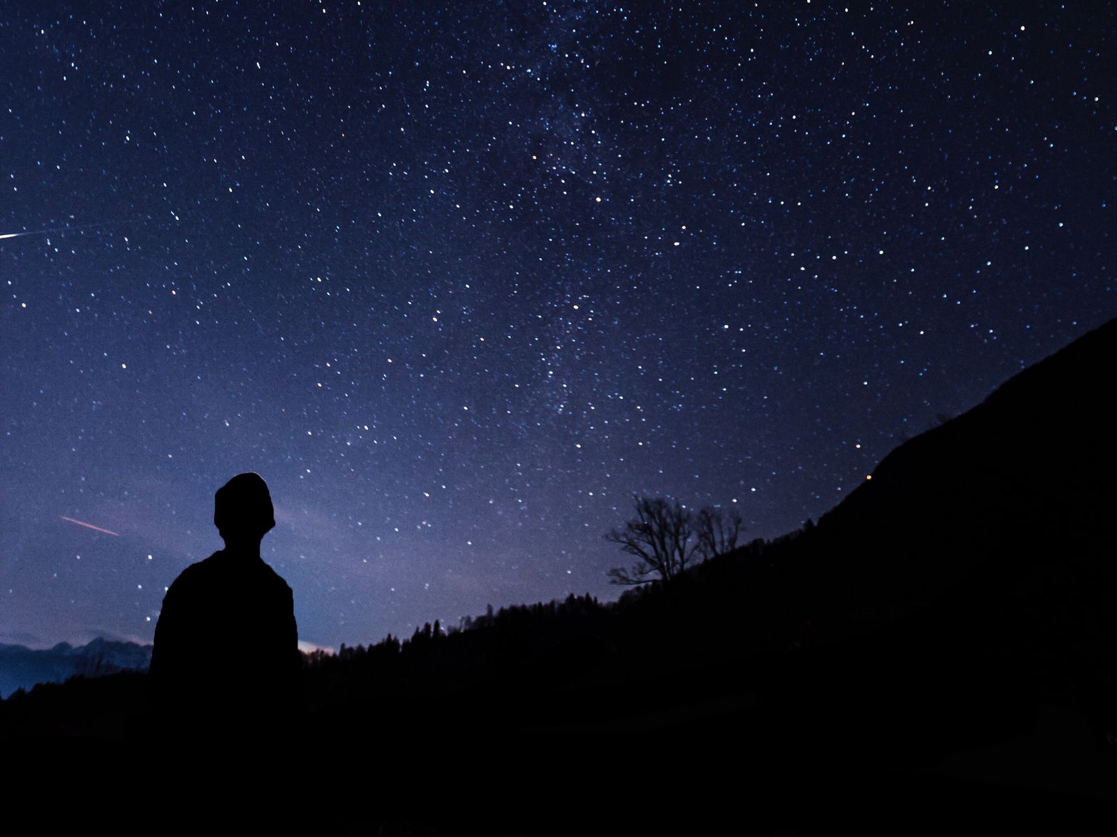Download wallpaper 1600x1200 silhouette, starry sky, man, night ...