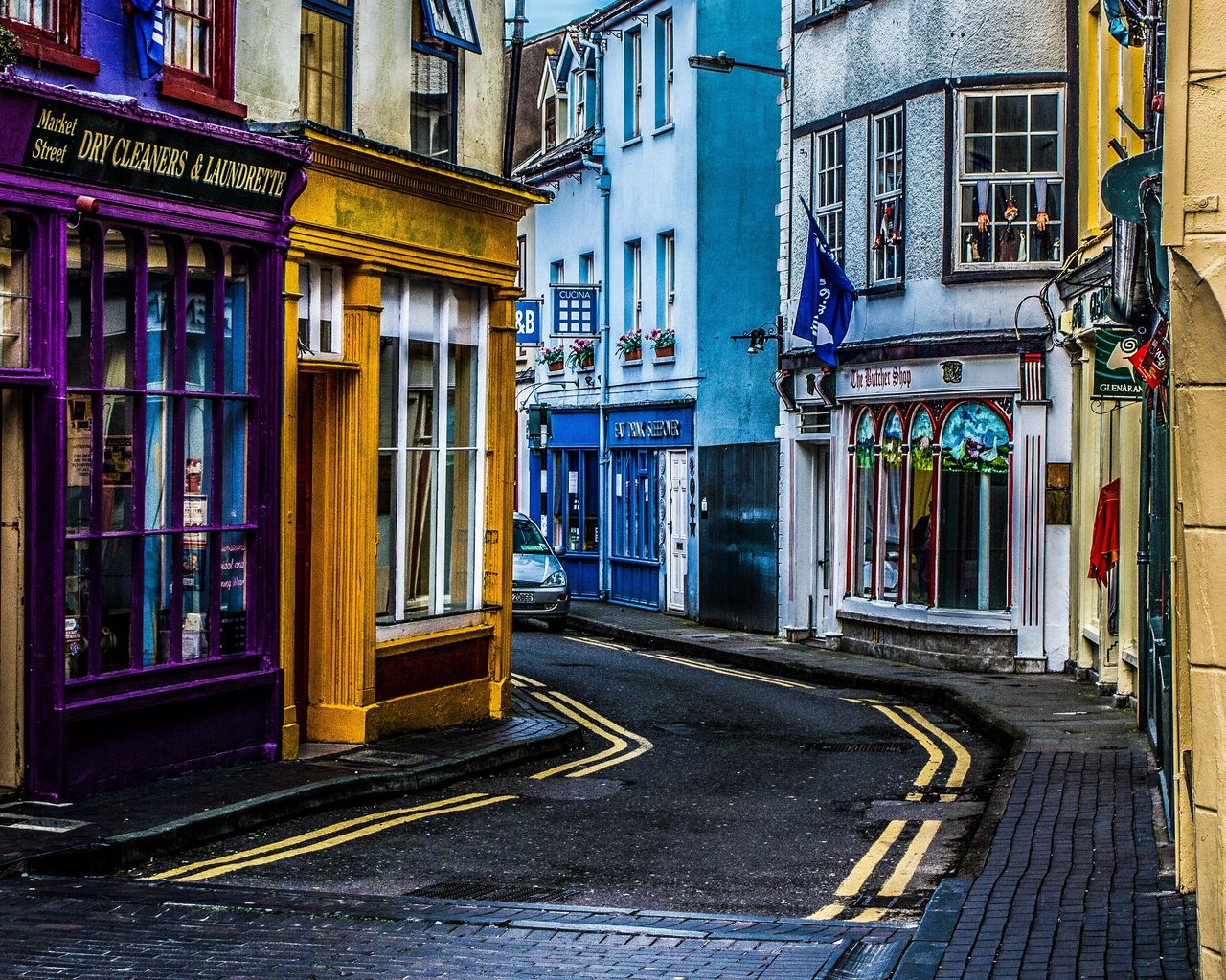 Download wallpaper 1280x1024 street, lane, architecture, colorful, turn ...