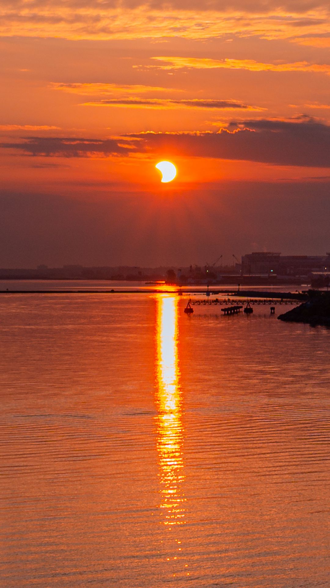 Download wallpaper 1080x1920 sun, sunset, water, pier, landscape ...