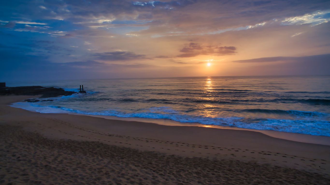 Download wallpaper 1366x768 sunset, sea, beach, waves, dusk, evening ...