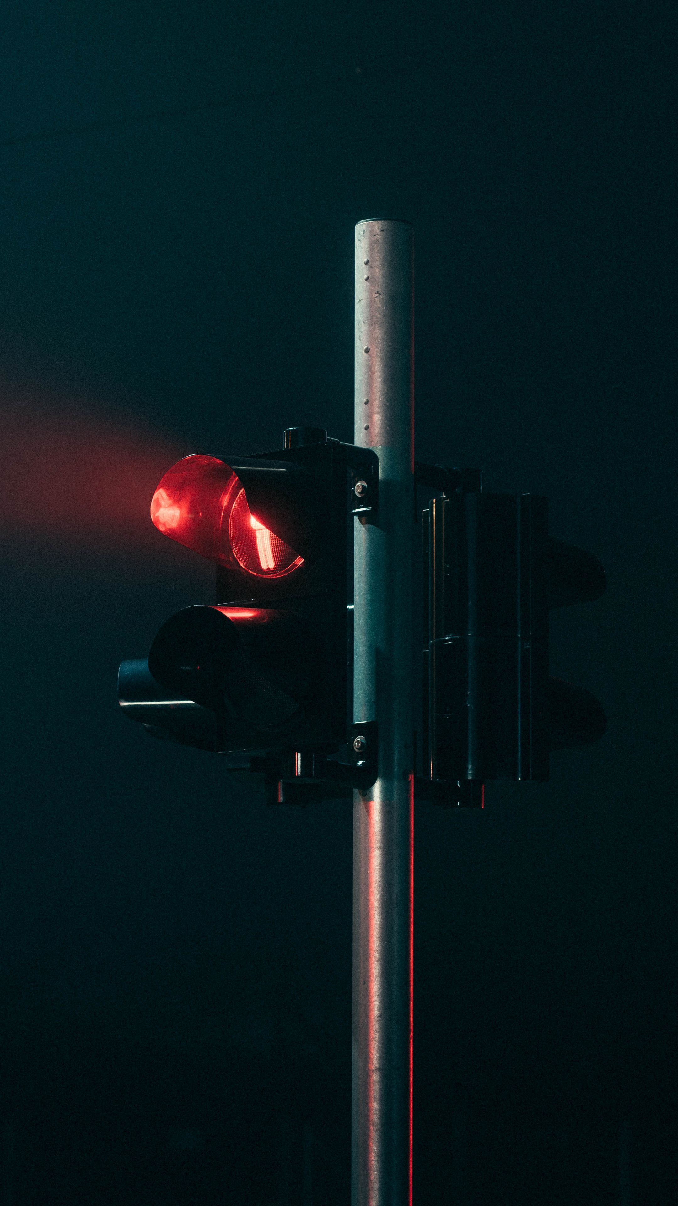 Download wallpaper 2160x3840 traffic light, light, red, night samsung ...